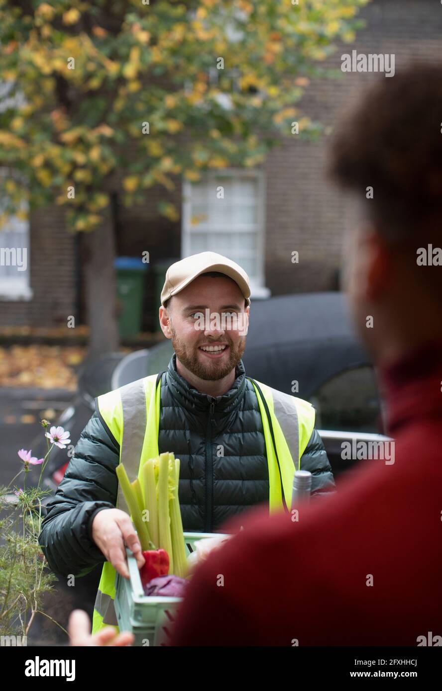 Delivering groceries hi-res stock photography and images - Alamy