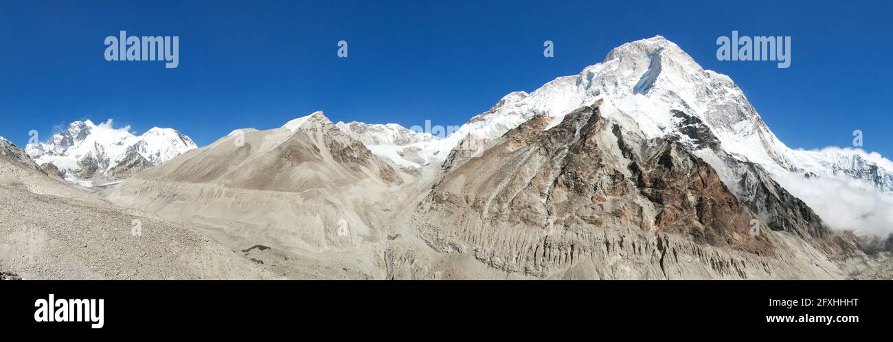 Mount Makalu, Lhotse and Everest, Nepal Himalaya, Barun valley Stock ...