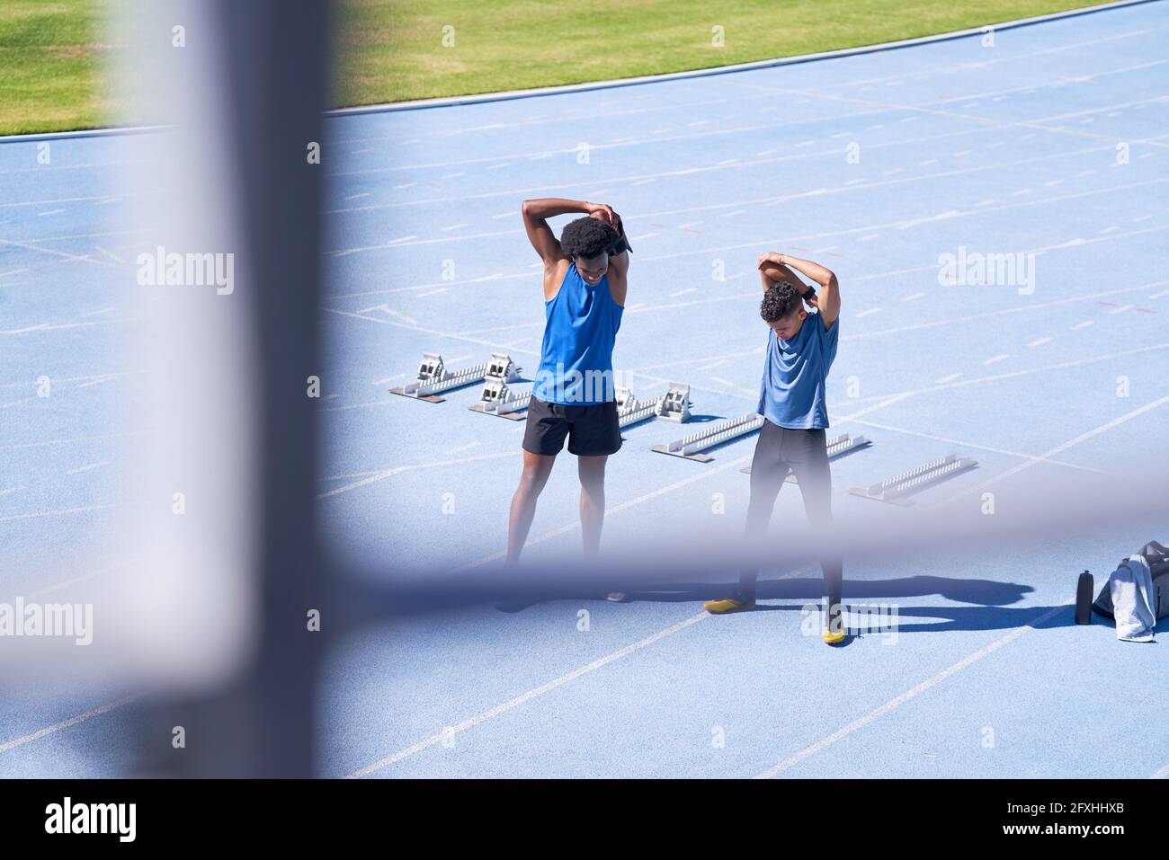 Sports stretching hi-res stock photography and images - Alamy