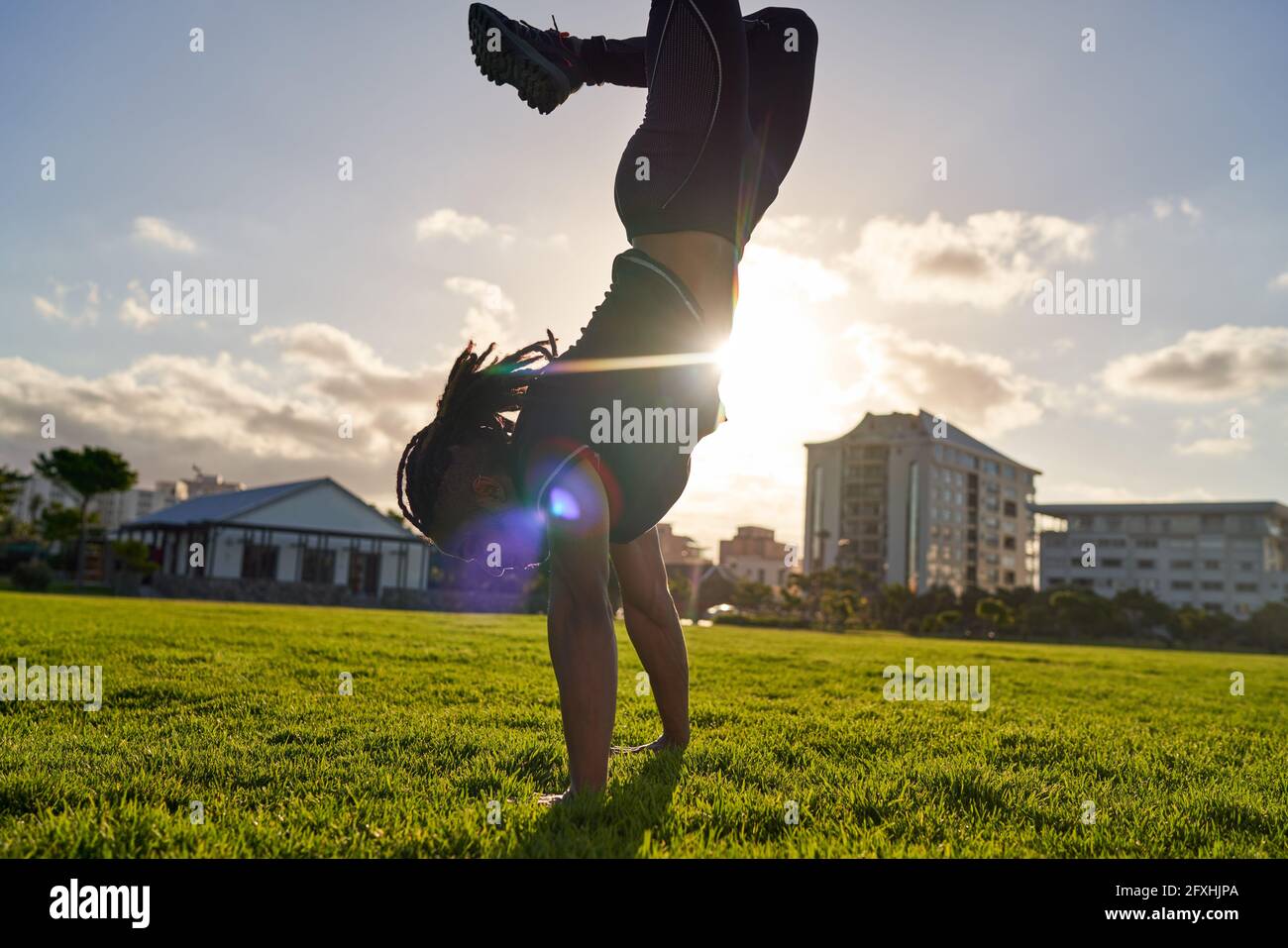 Man handstand hi-res stock photography and images - Alamy