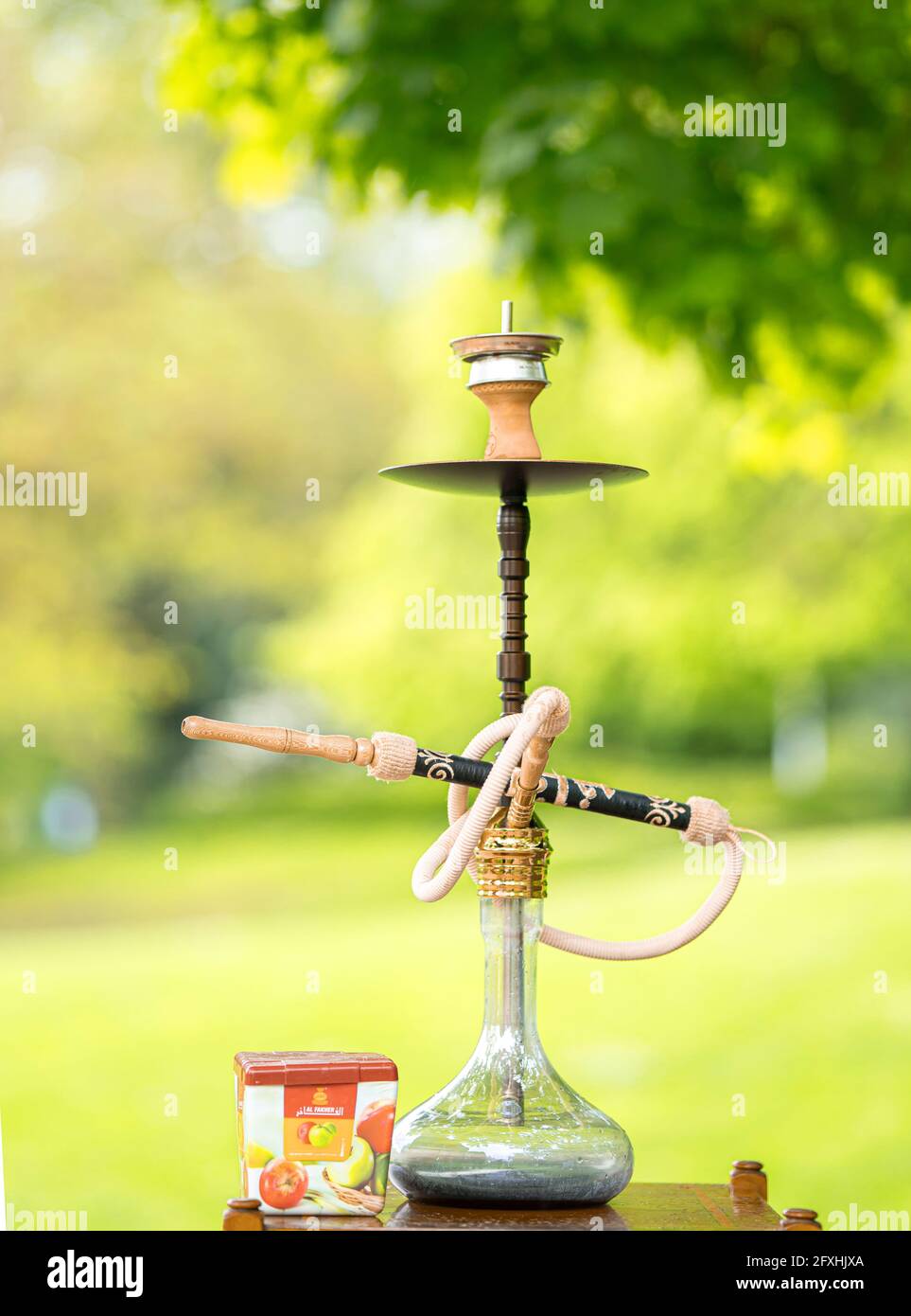 Arabic women smoking hi-res stock photography and images - Alamy