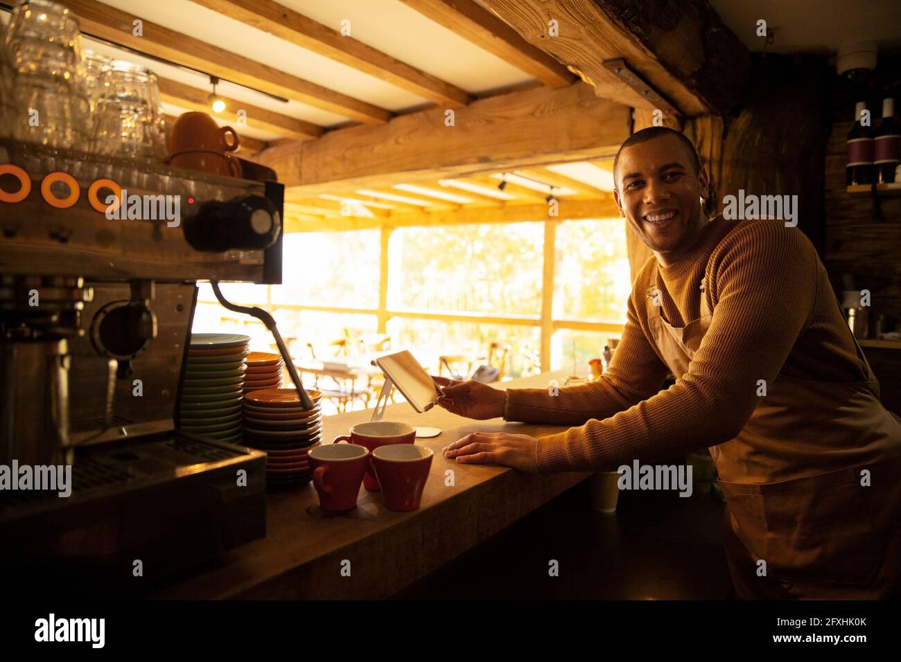 Behind counter coffee shop hi-res stock photography and images - Alamy