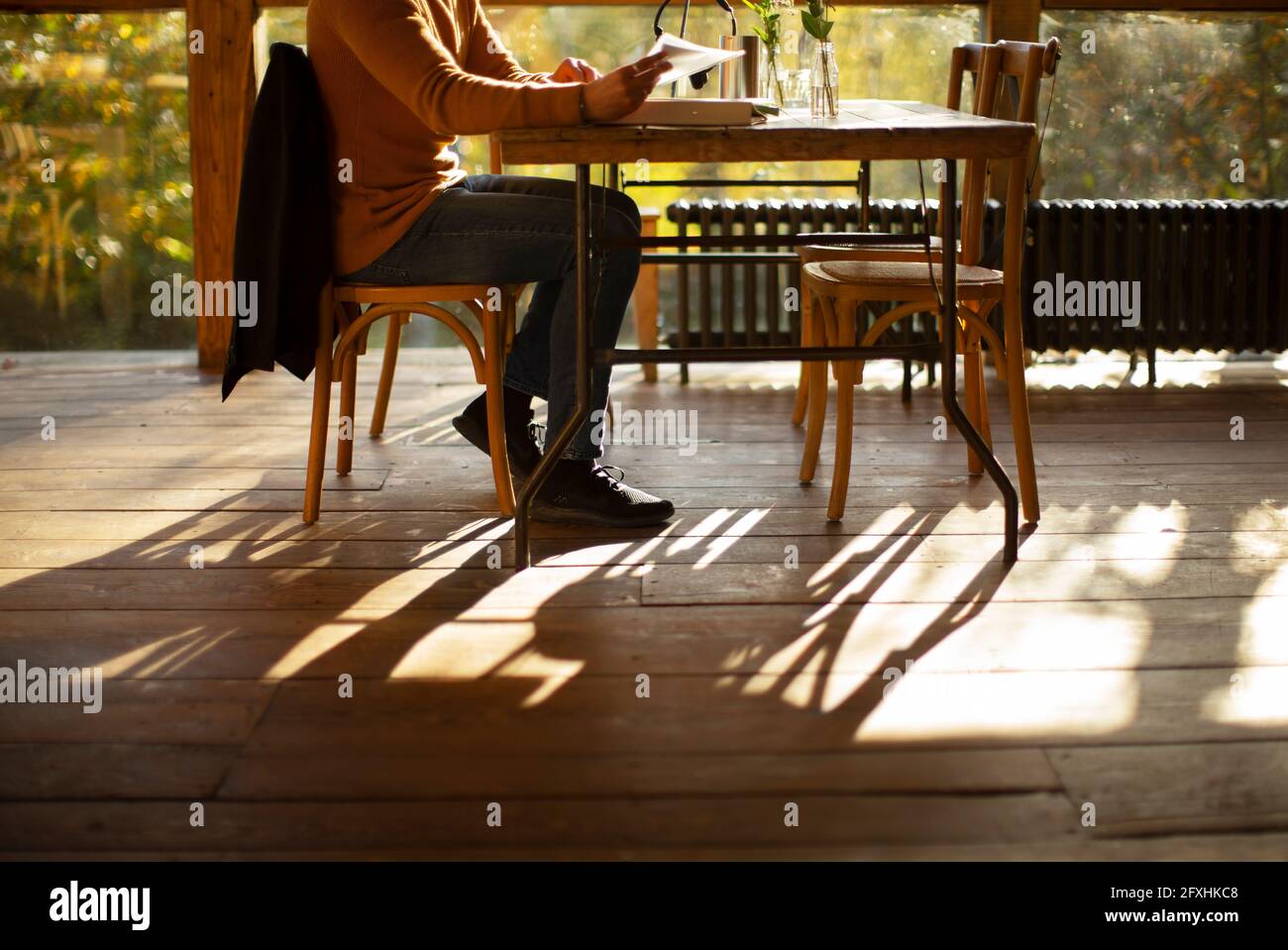 Working table hi-res stock photography and images - Alamy