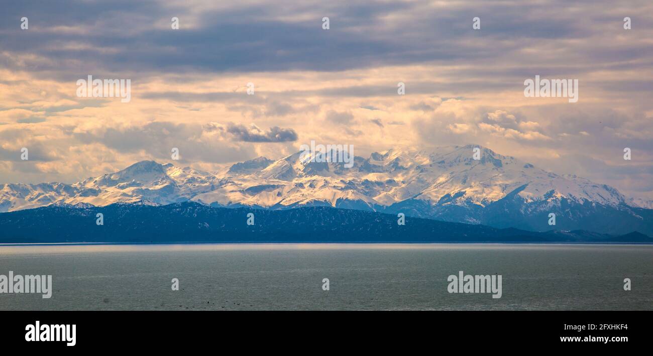 With high resolution quality, amazing mountain view shows it's flawless ...