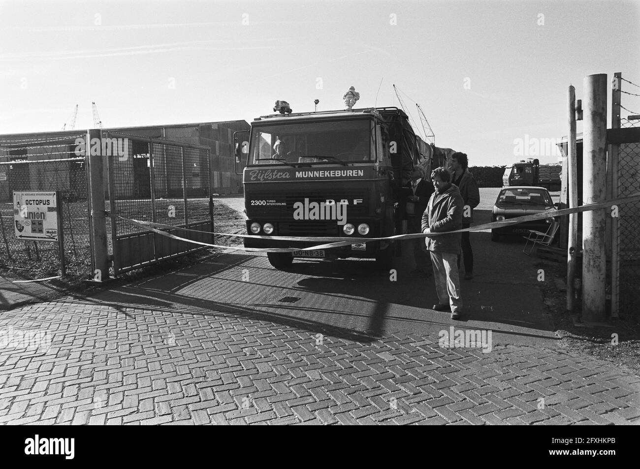 Employees van gelder paper factory hi-res stock photography and images ...