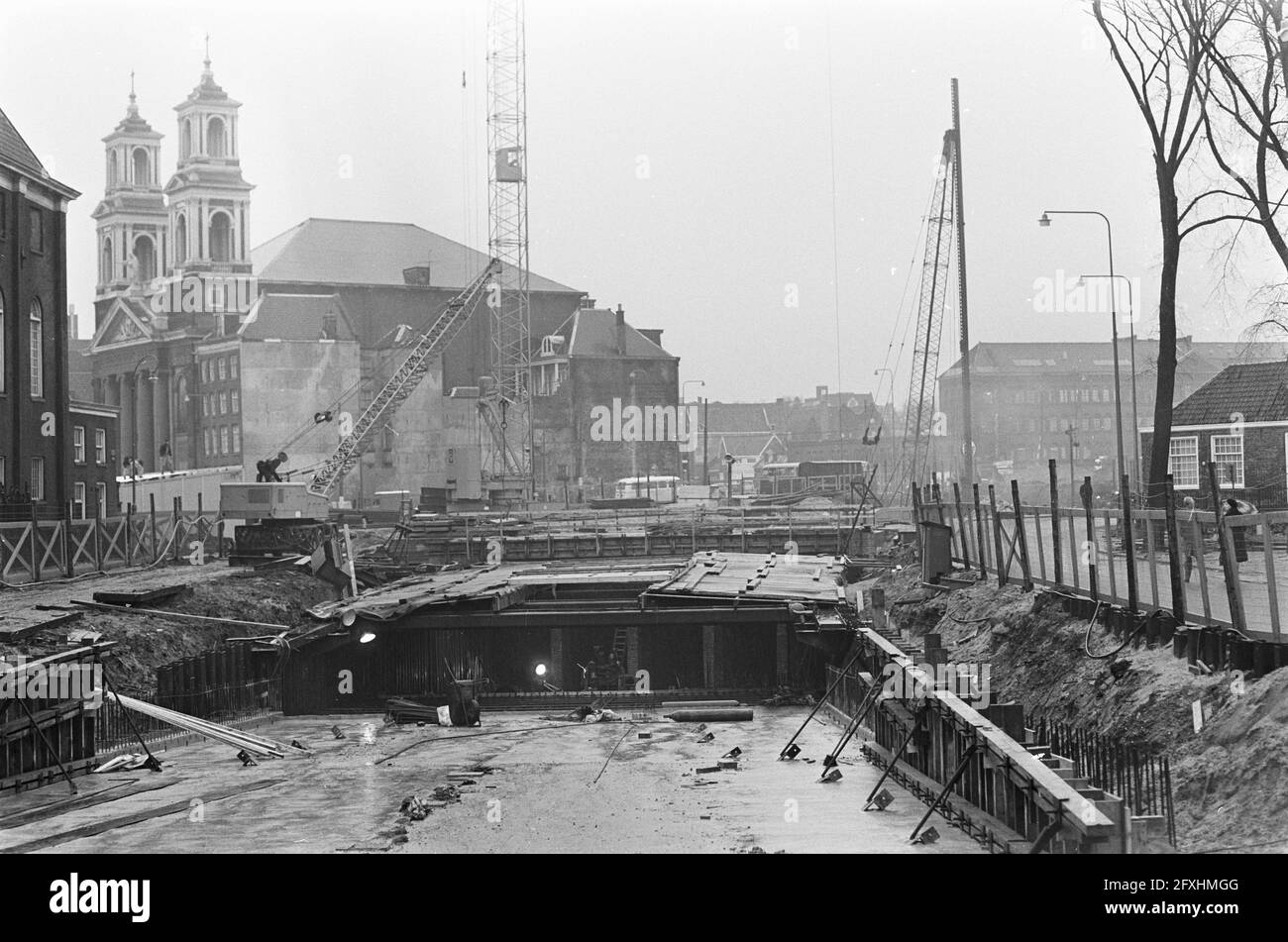 Work on the Jonas Daniel Meijerplein, tunnel entrance, background Moses ...