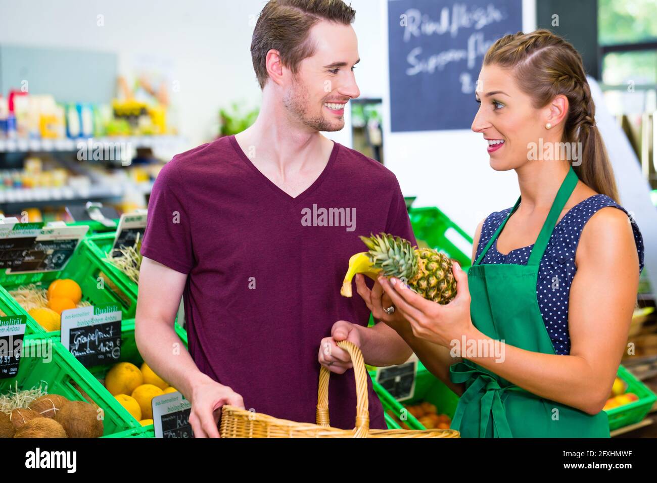 Grocery clerk hi-res stock photography and images - Alamy