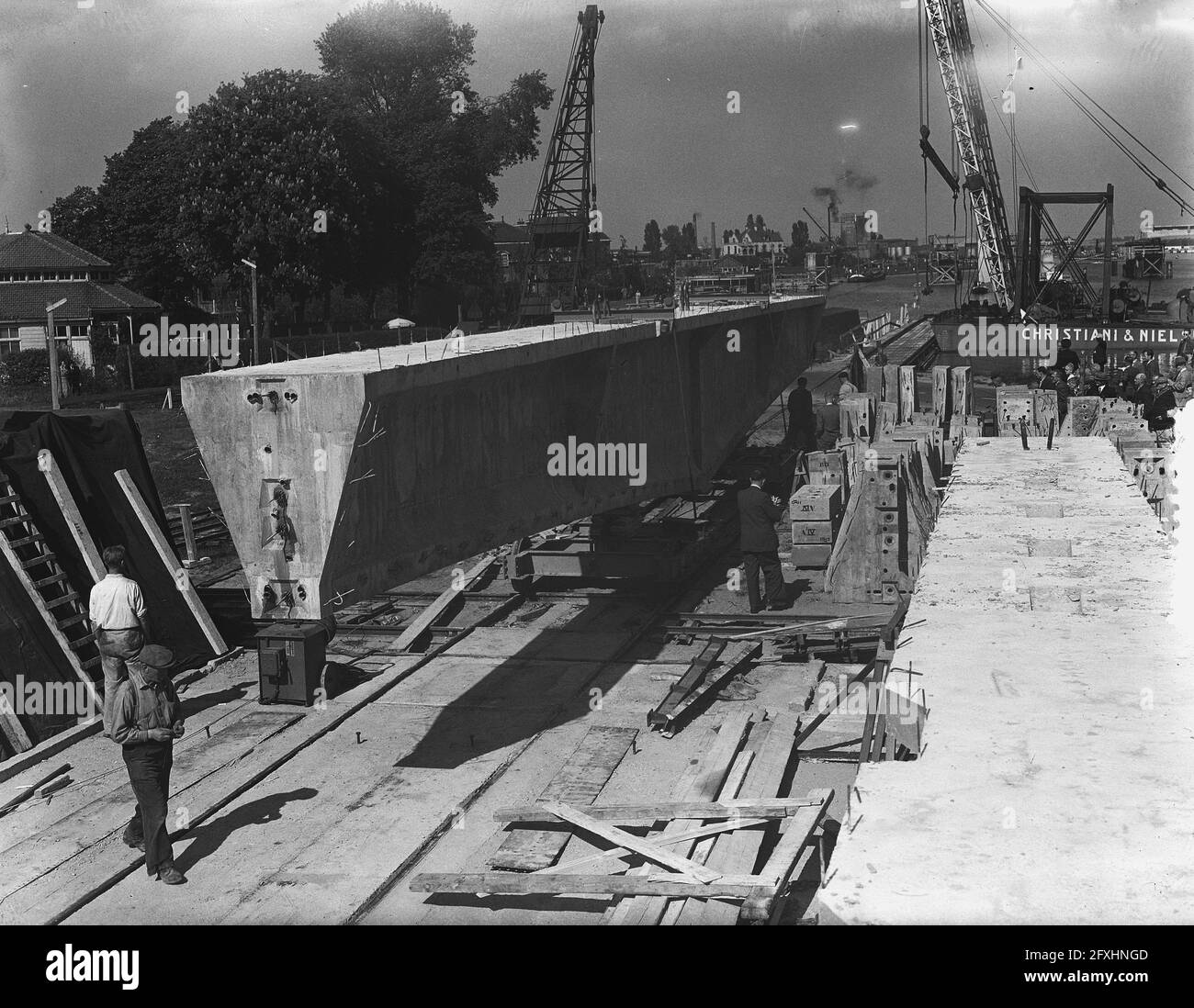 Span bridges Black and White Stock Photos & Images - Alamy