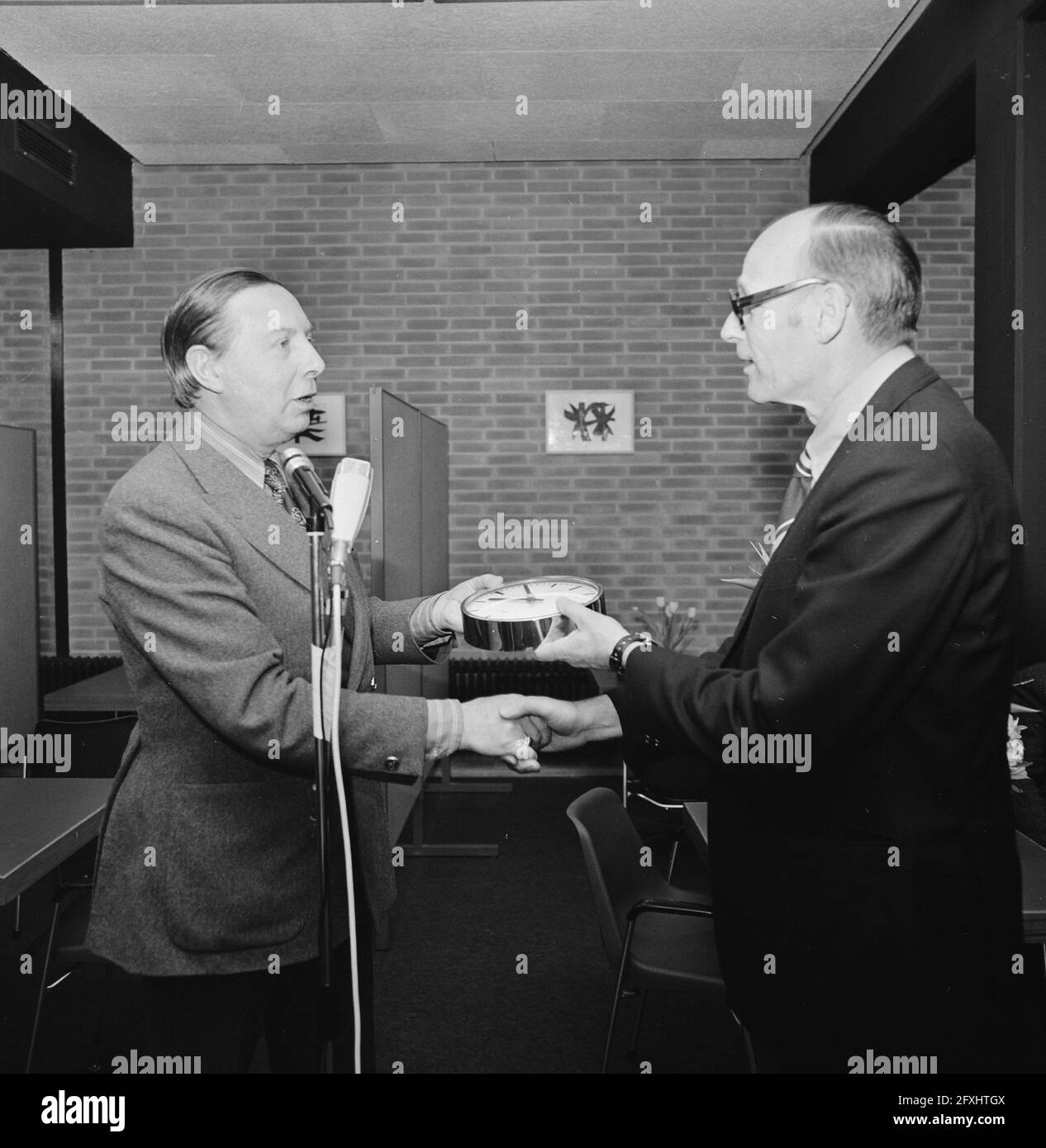 Verhey receives clock hi-res stock photography and images - Alamy