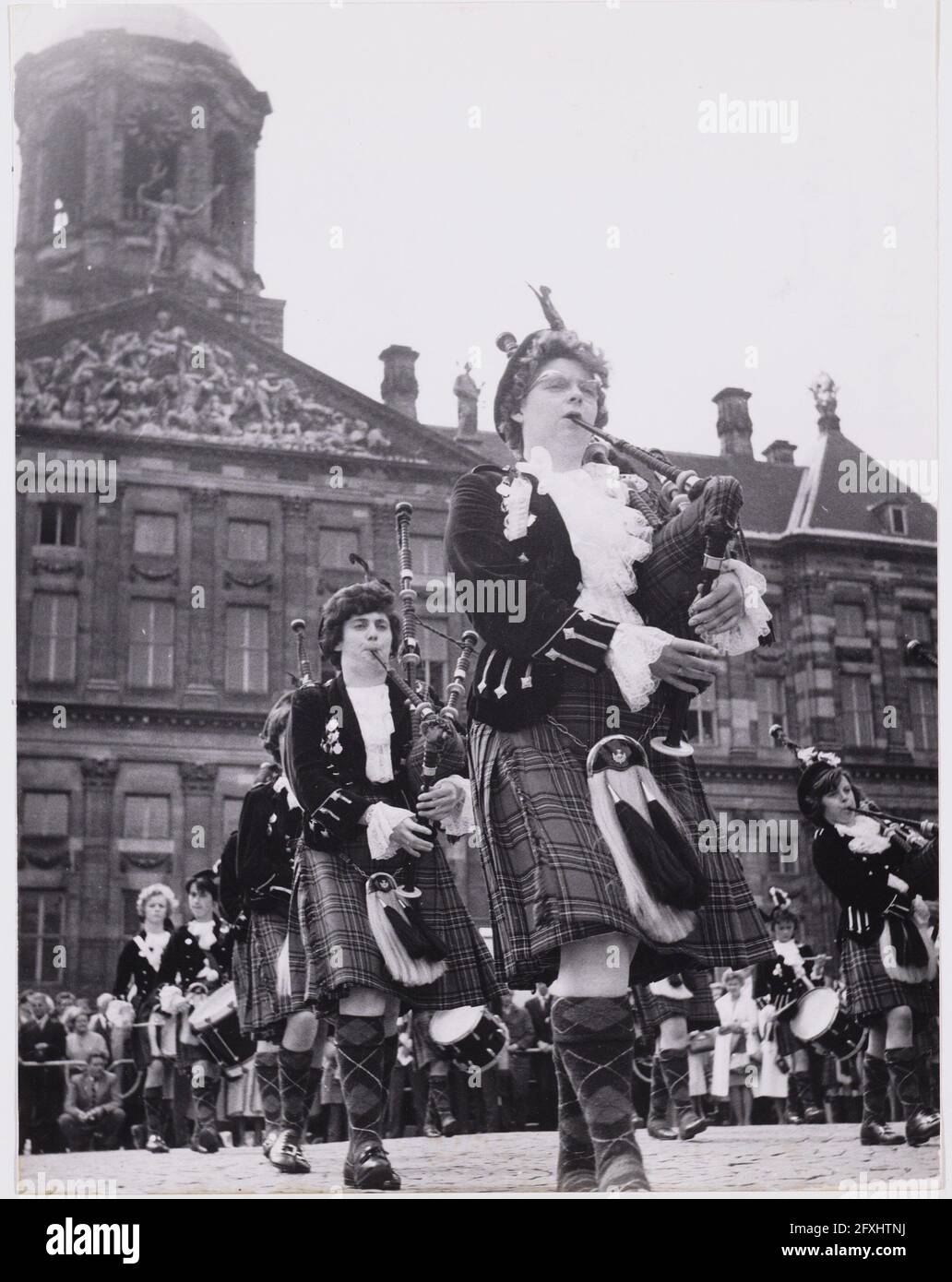 Wick girls pipe band hi-res stock photography and images - Alamy