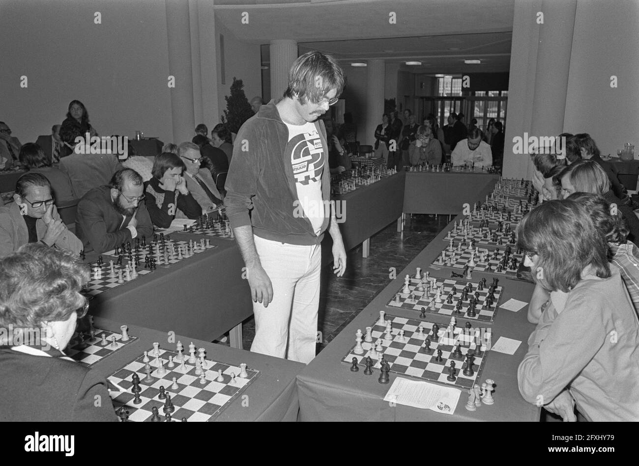 World record simultaneous checkers hi-res stock photography and images ...