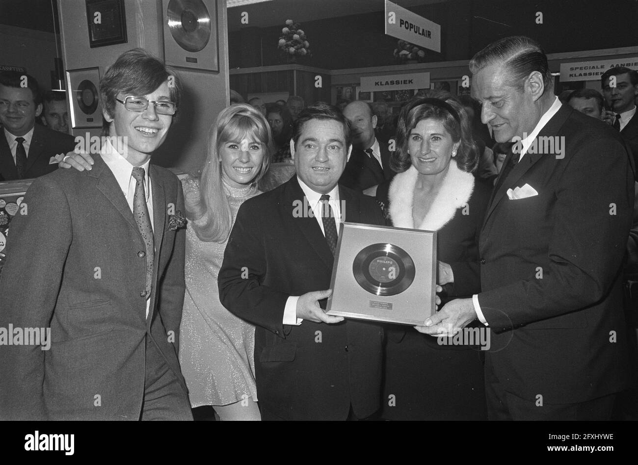 Cutting wire alberti family hi-res stock photography and images - Alamy
