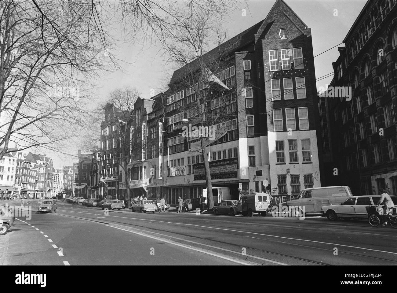 Shopkeepers carpenter windows hi-res stock photography and images - Alamy