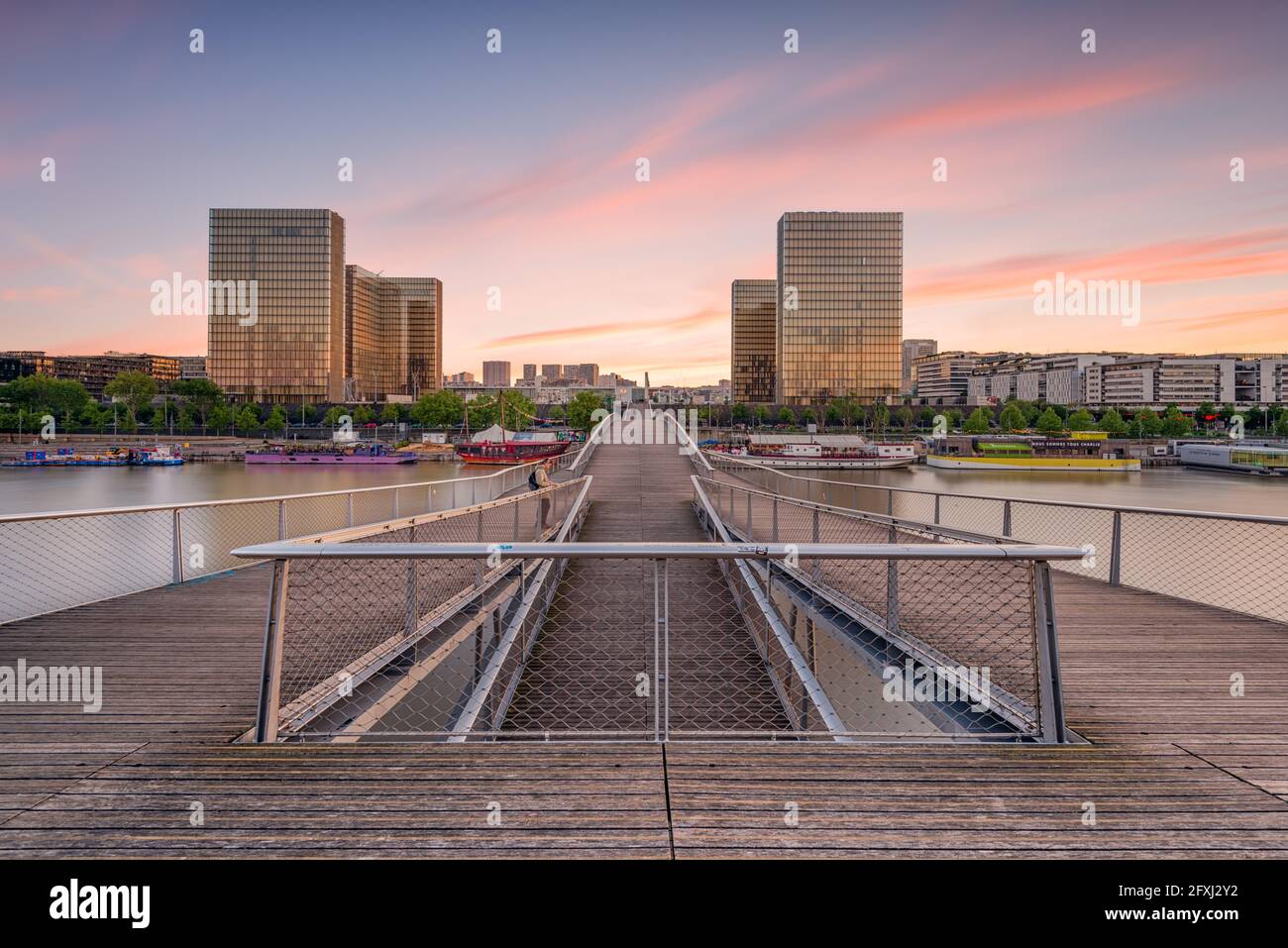 FRANCE, PARIS (75) 12TH ARR, GENERAL VIEW OF THE NATIONAL LIBRARY OF ...