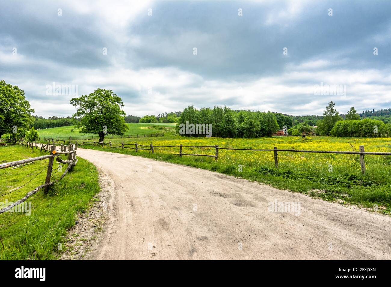 Rural road with farm hi-res stock photography and images - Alamy