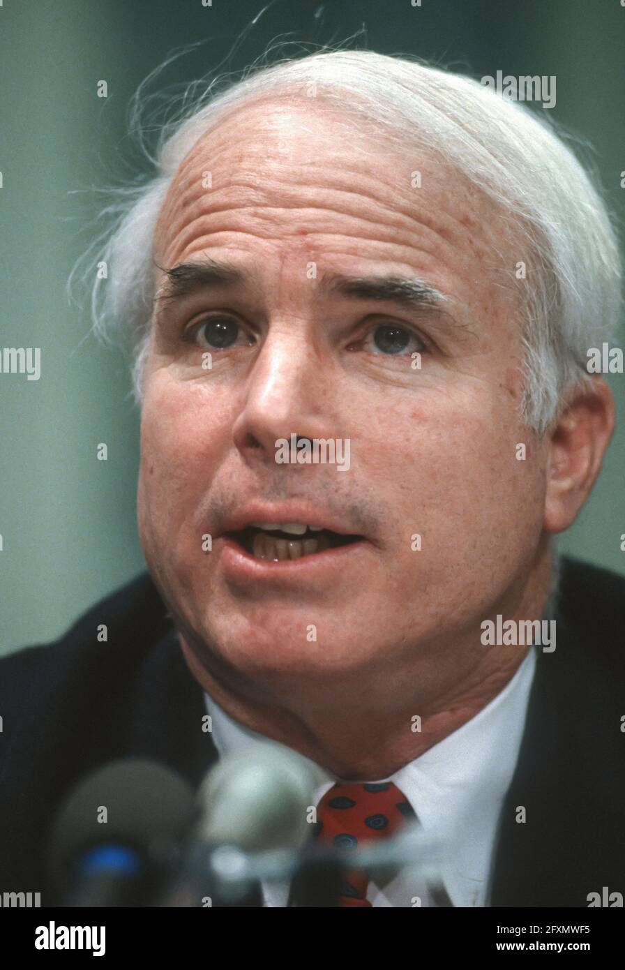 John mccain 1990s hi-res stock photography and images - Alamy