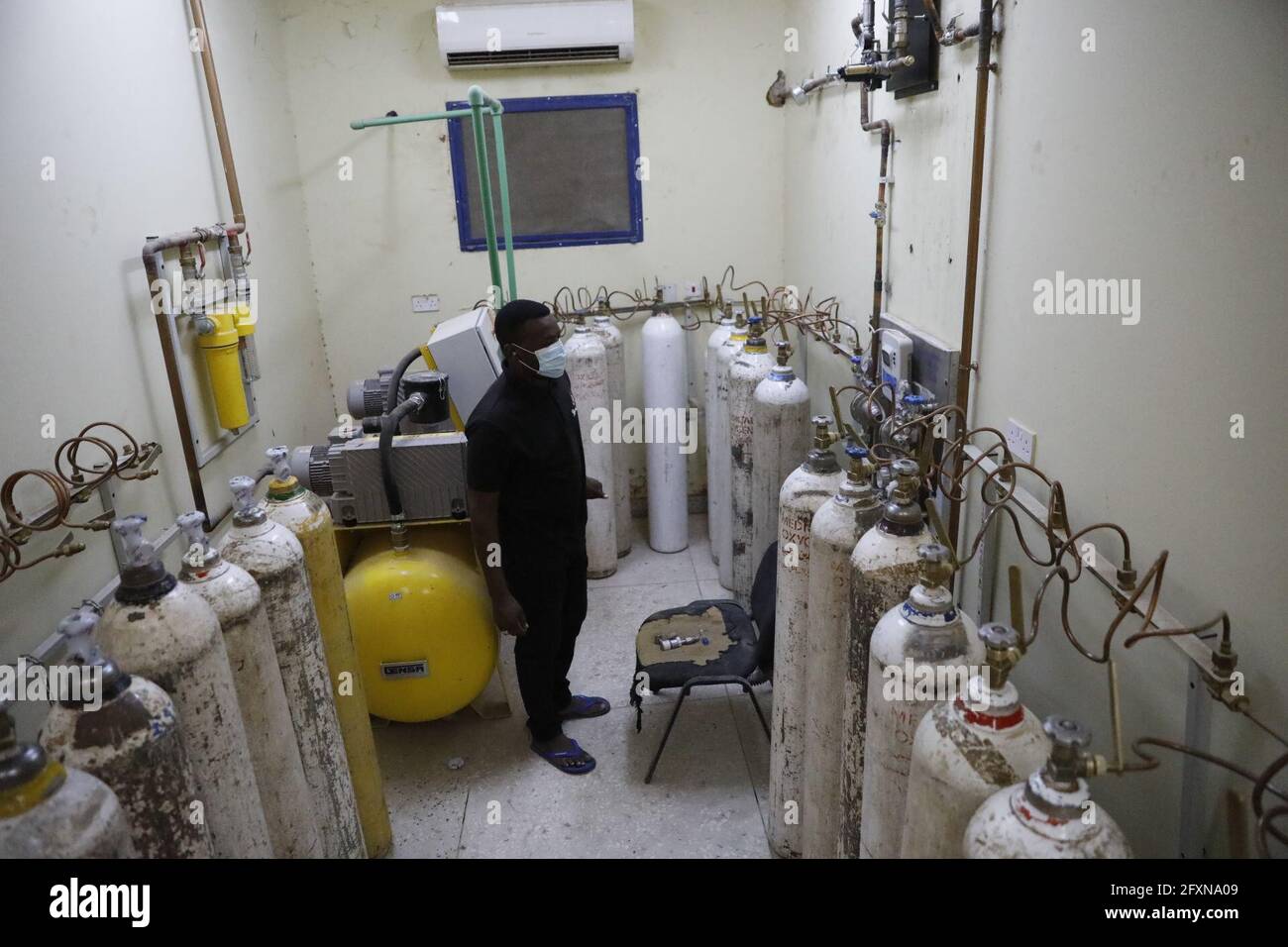 Isolation center hi-res stock photography and images - Alamy