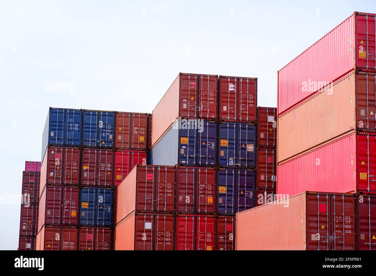 Container pile picture The view of the arrangement to wait for the move ...