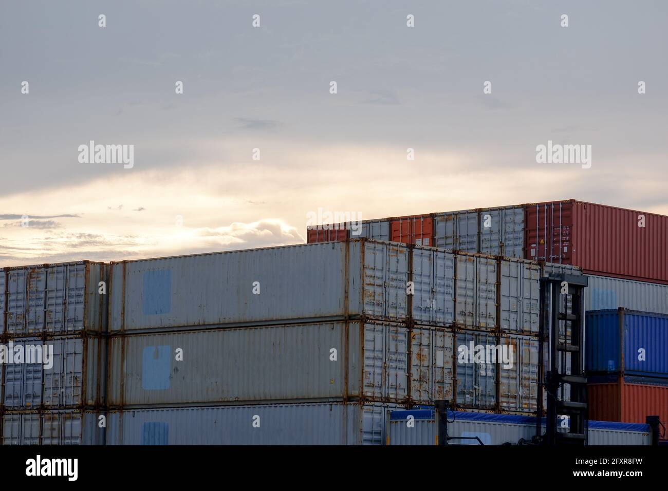 Container pile picture The view of the arrangement to wait for the move ...