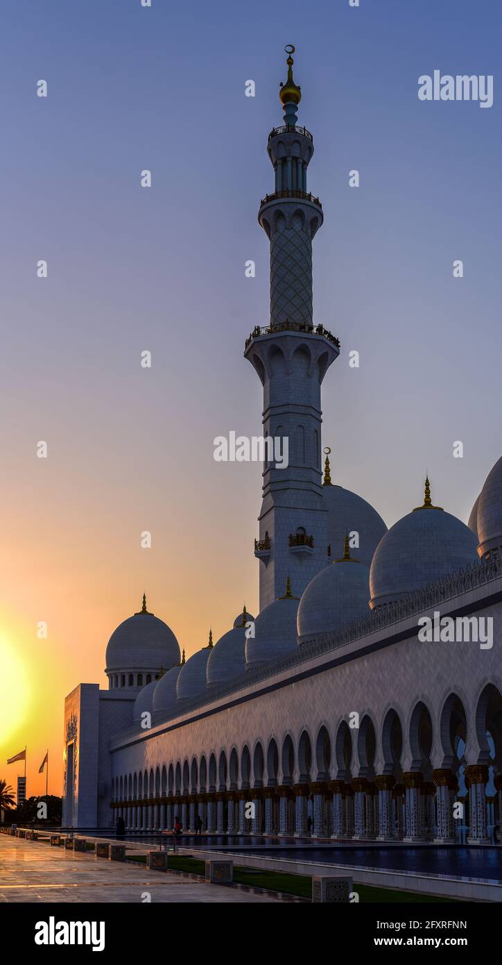 Abu Dhabi Sheikh Zayed Grand Mosque minaret Stock Photo - Alamy