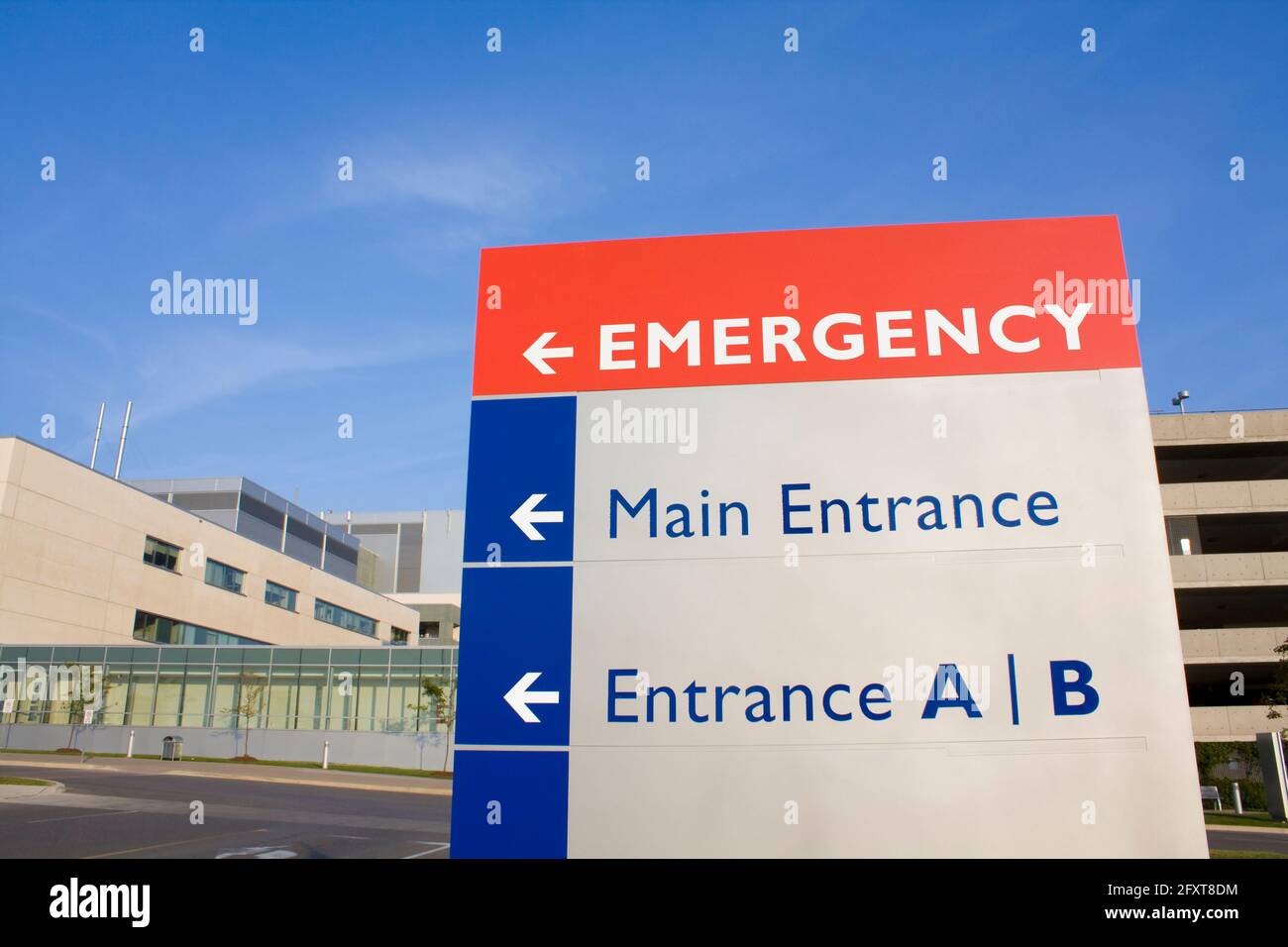 Modern hospital and emergency sign shot during summer Stock Photo - Alamy