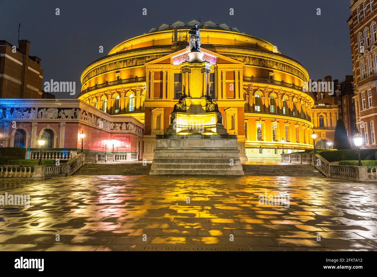 Royal albert hall night hi-res stock photography and images - Alamy