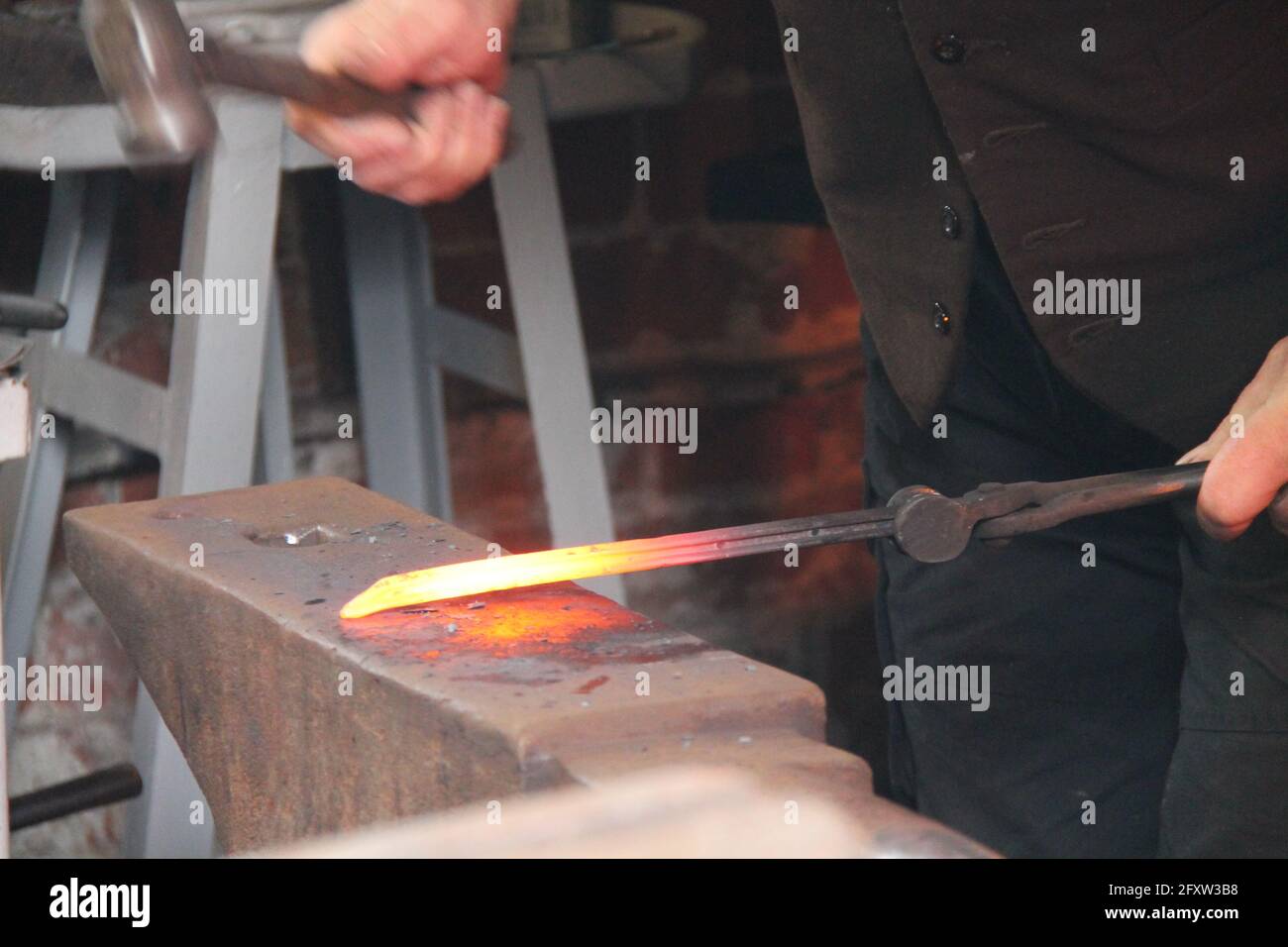 Hammer with anvil hi-res stock photography and images - Alamy