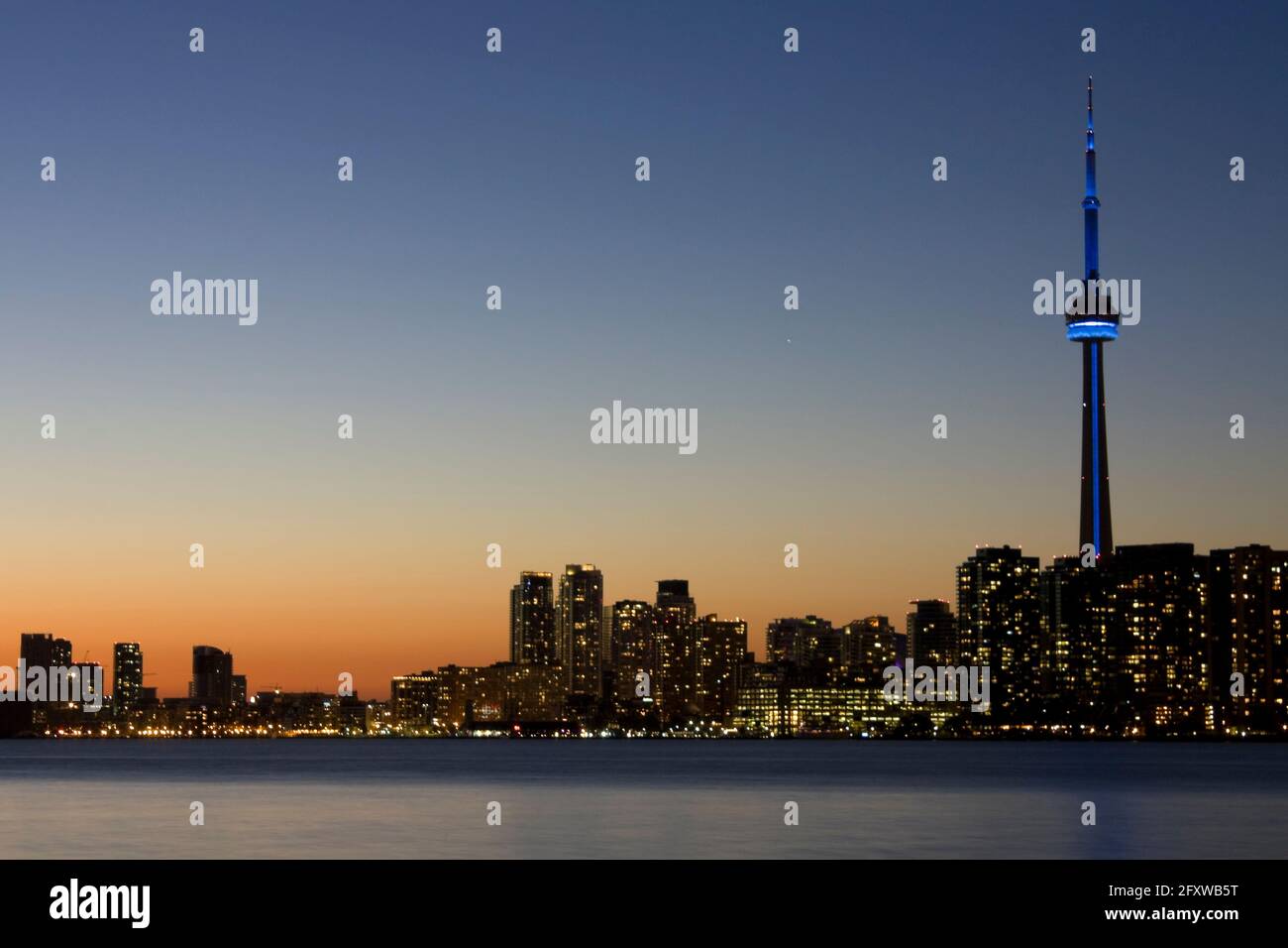 Toronto skyline harbourfront night hi-res stock photography and images ...