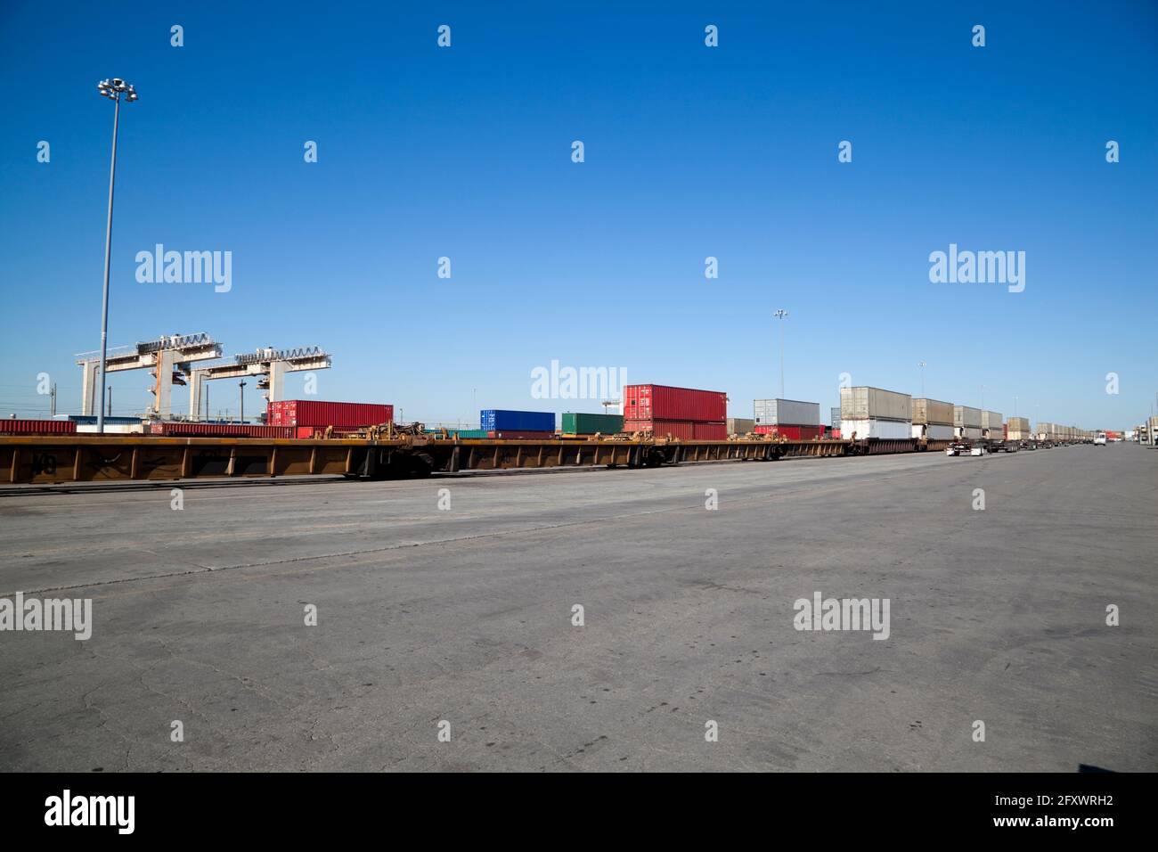 Flatbed trucks hi-res stock photography and images - Alamy