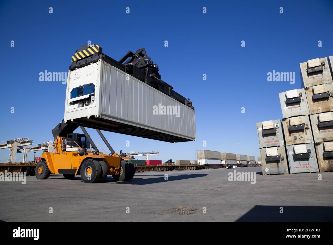 Railroad crane hi-res stock photography and images - Alamy