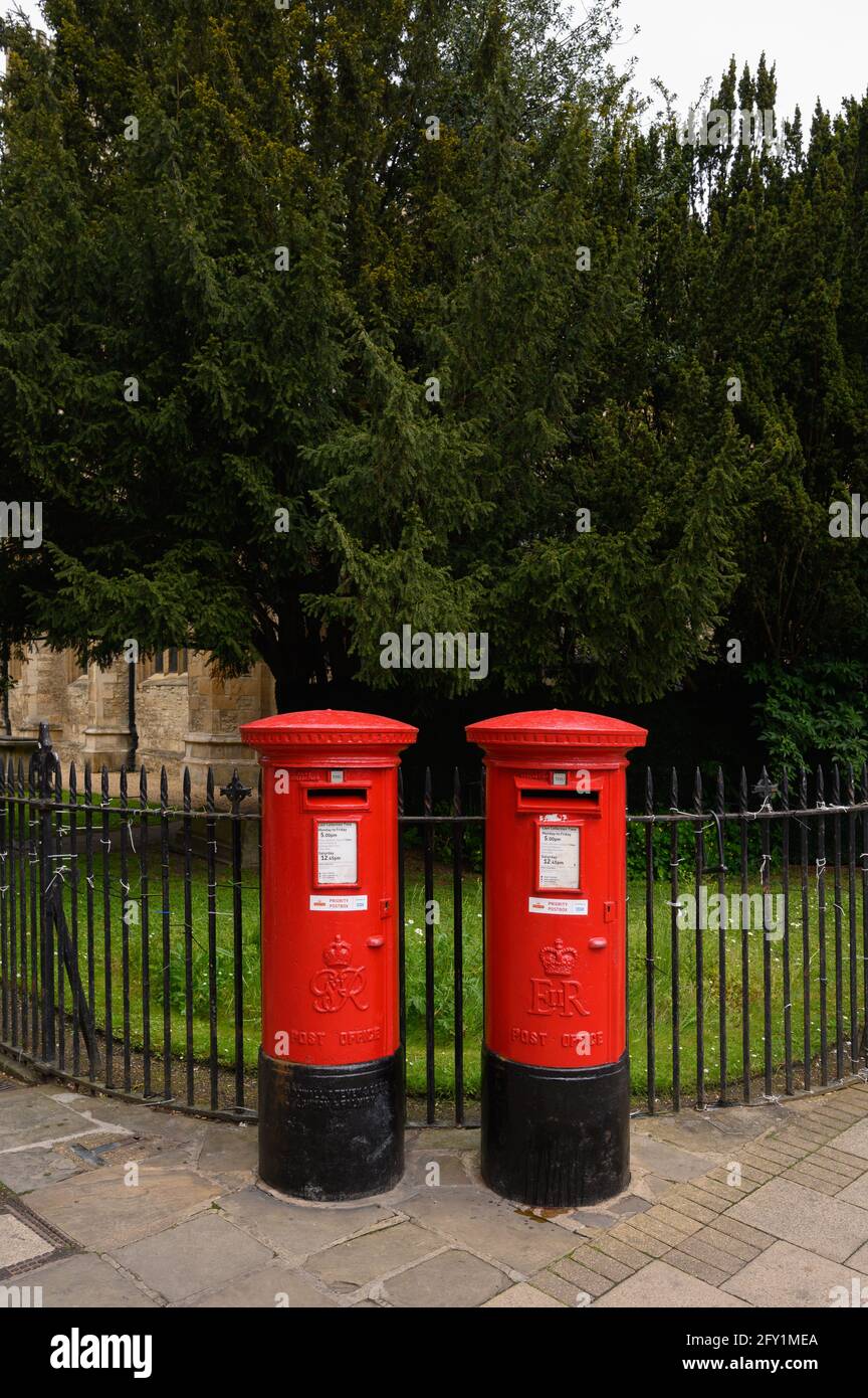 Pair of letter boxes hi-res stock photography and images - Alamy