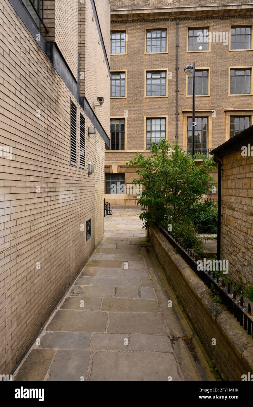Alleyway in england hi-res stock photography and images - Alamy