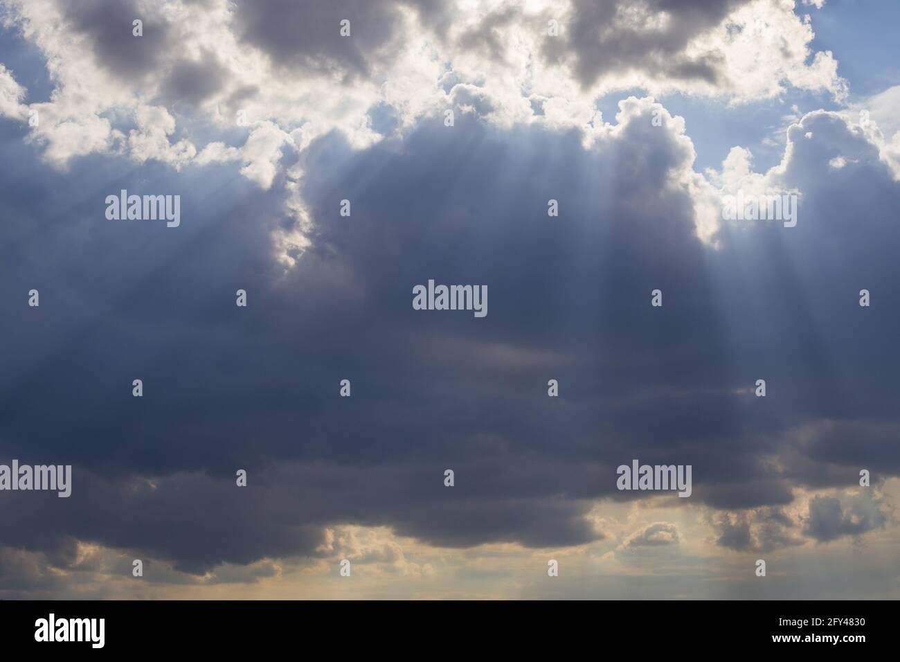Sky with rays hi-res stock photography and images - Alamy