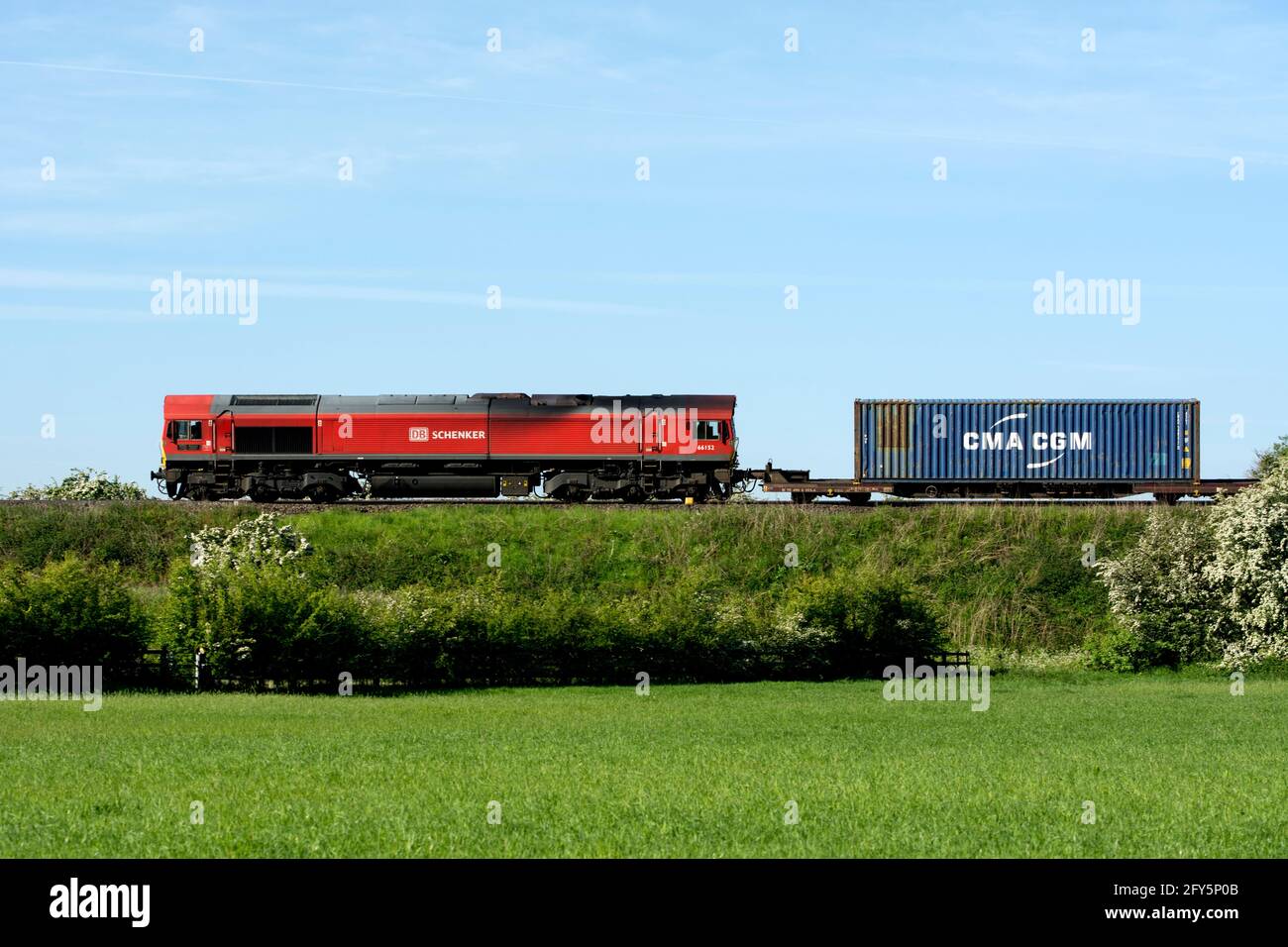 DB Schenker class 66 diesel locomotive No 66152 "Derek Holmes" pulling ...