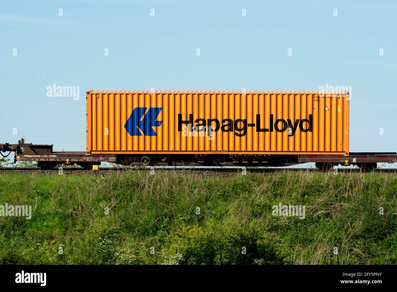 Hapag-Lloyd shipping container on a freightliner train, Warwickshire ...