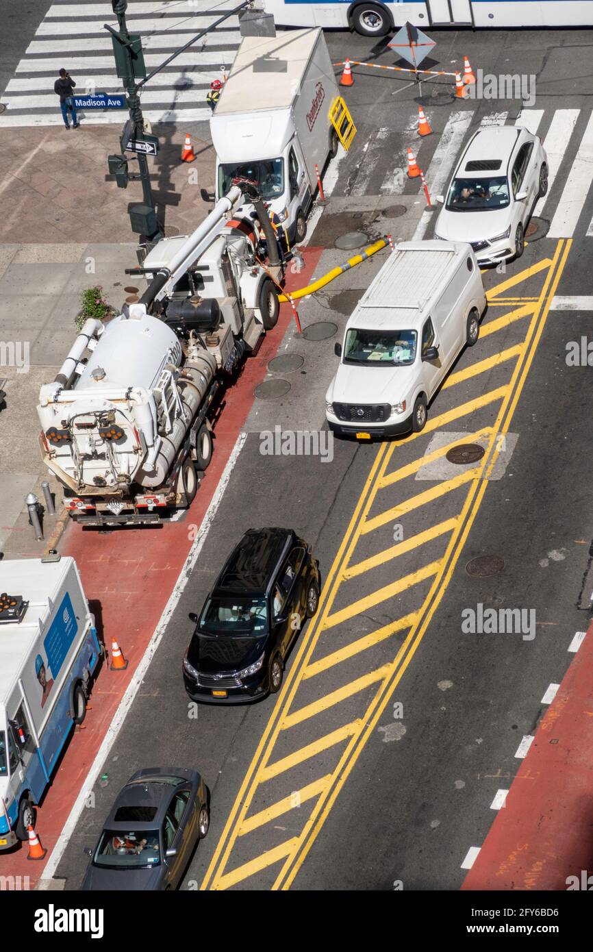 Road construction crew united states hi-res stock photography and ...