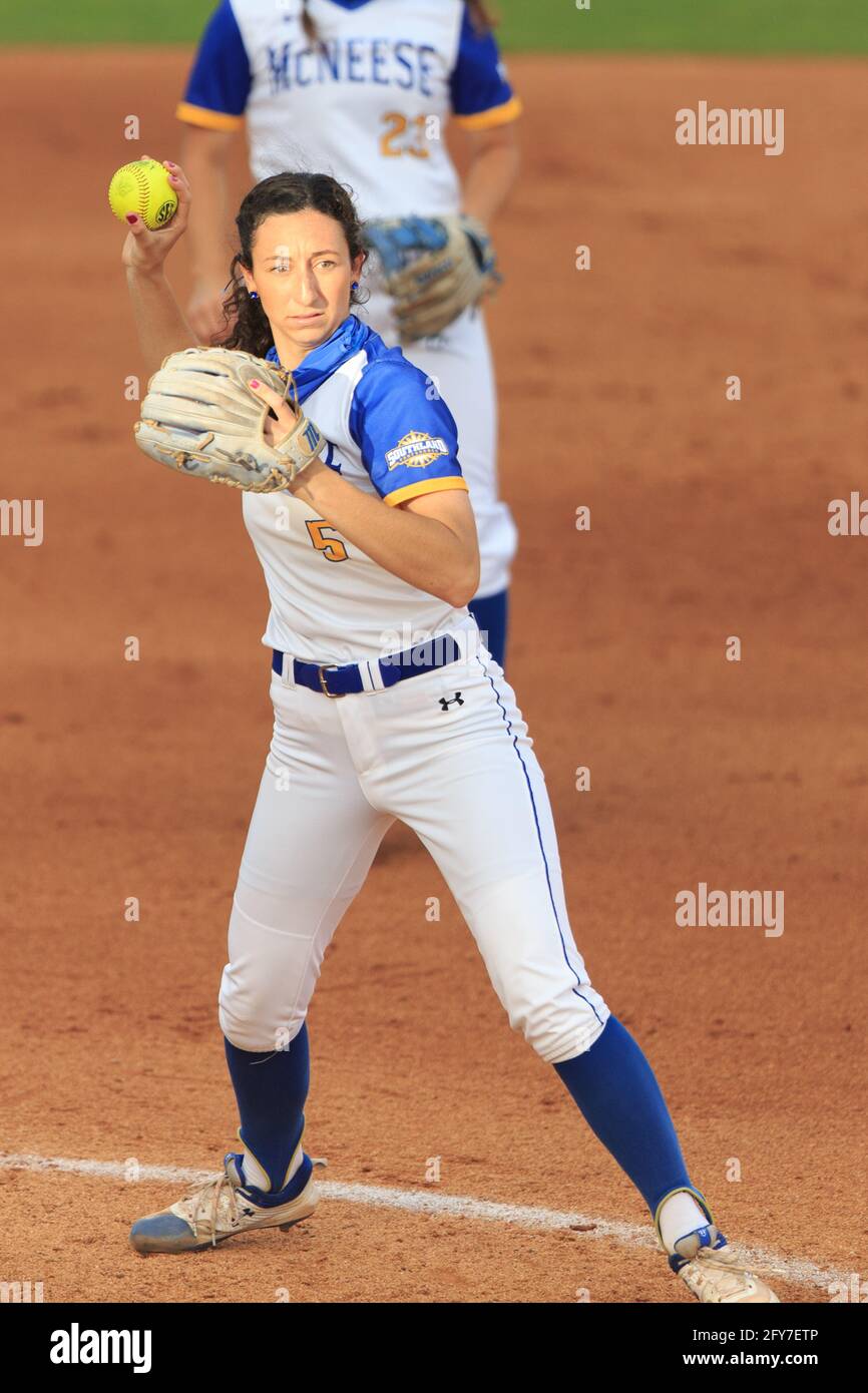 Fielding the ball hi-res stock photography and images - Alamy