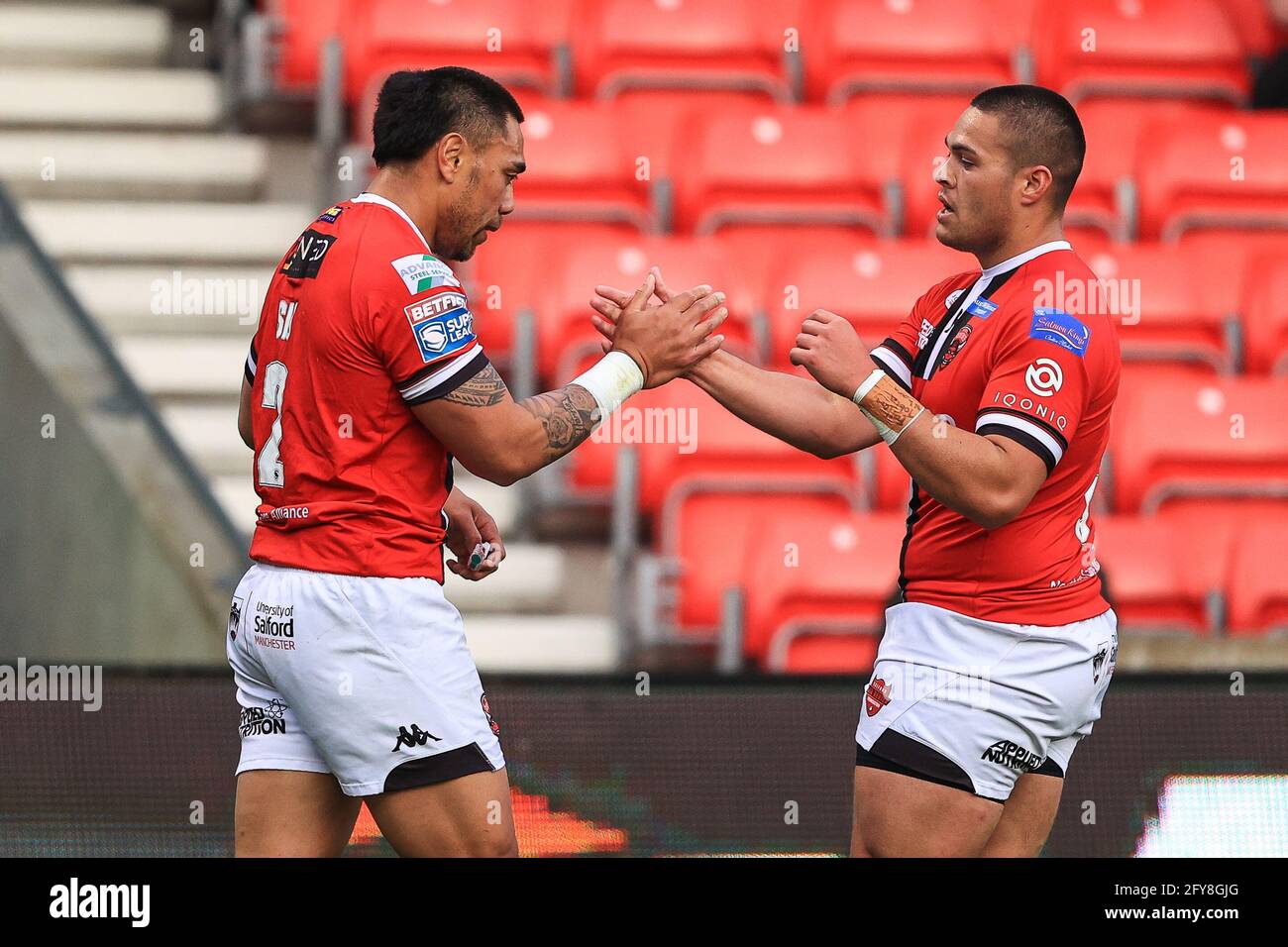 Ken Sio (2) of Salford Red Devils celebrates his try Stock Photo - Alamy