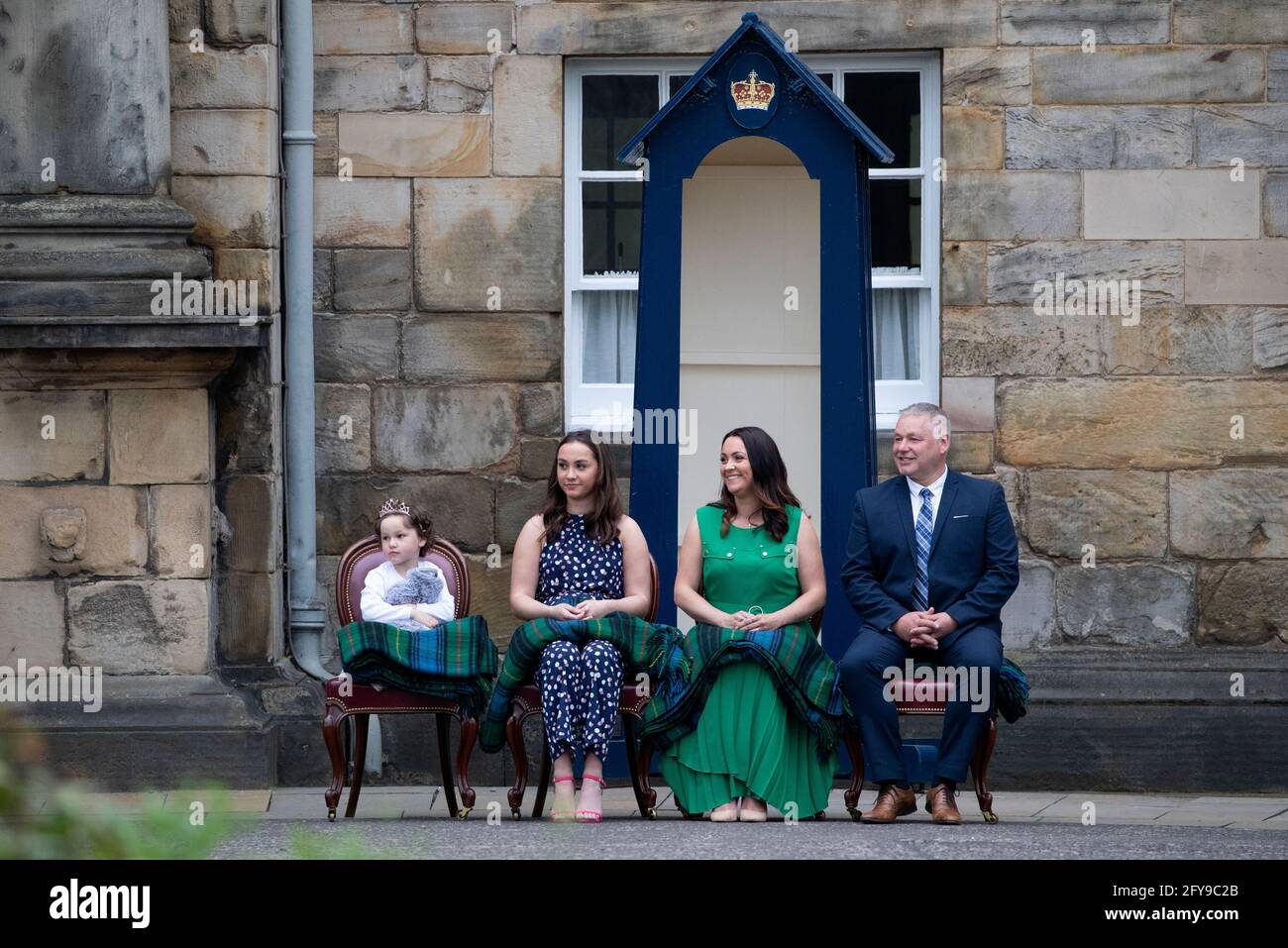 Mila Sneddon, 5, with her sister Jodi, and parents Lynda and Scott ...