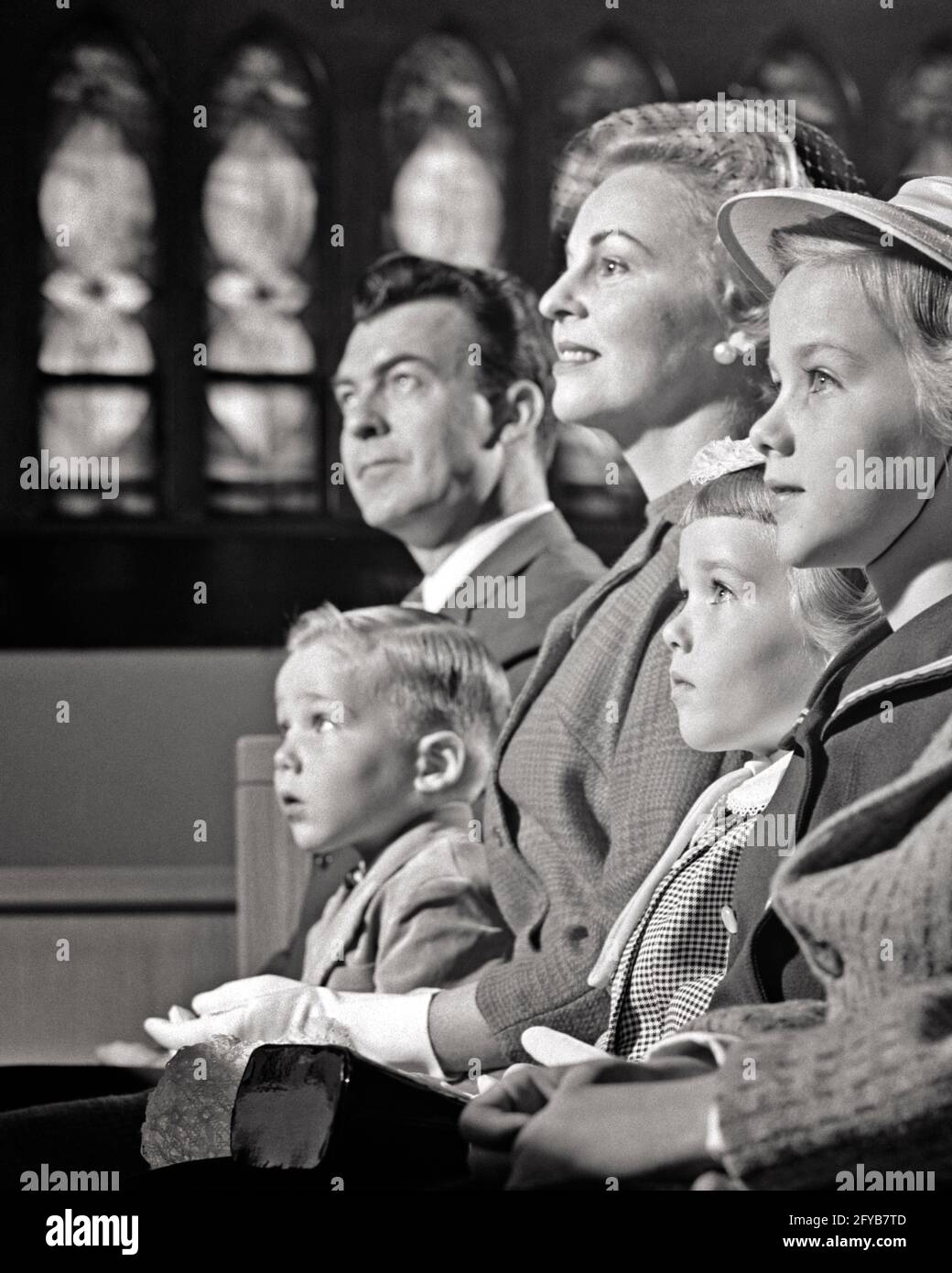 Family in pew at church hi-res stock photography and images - Alamy