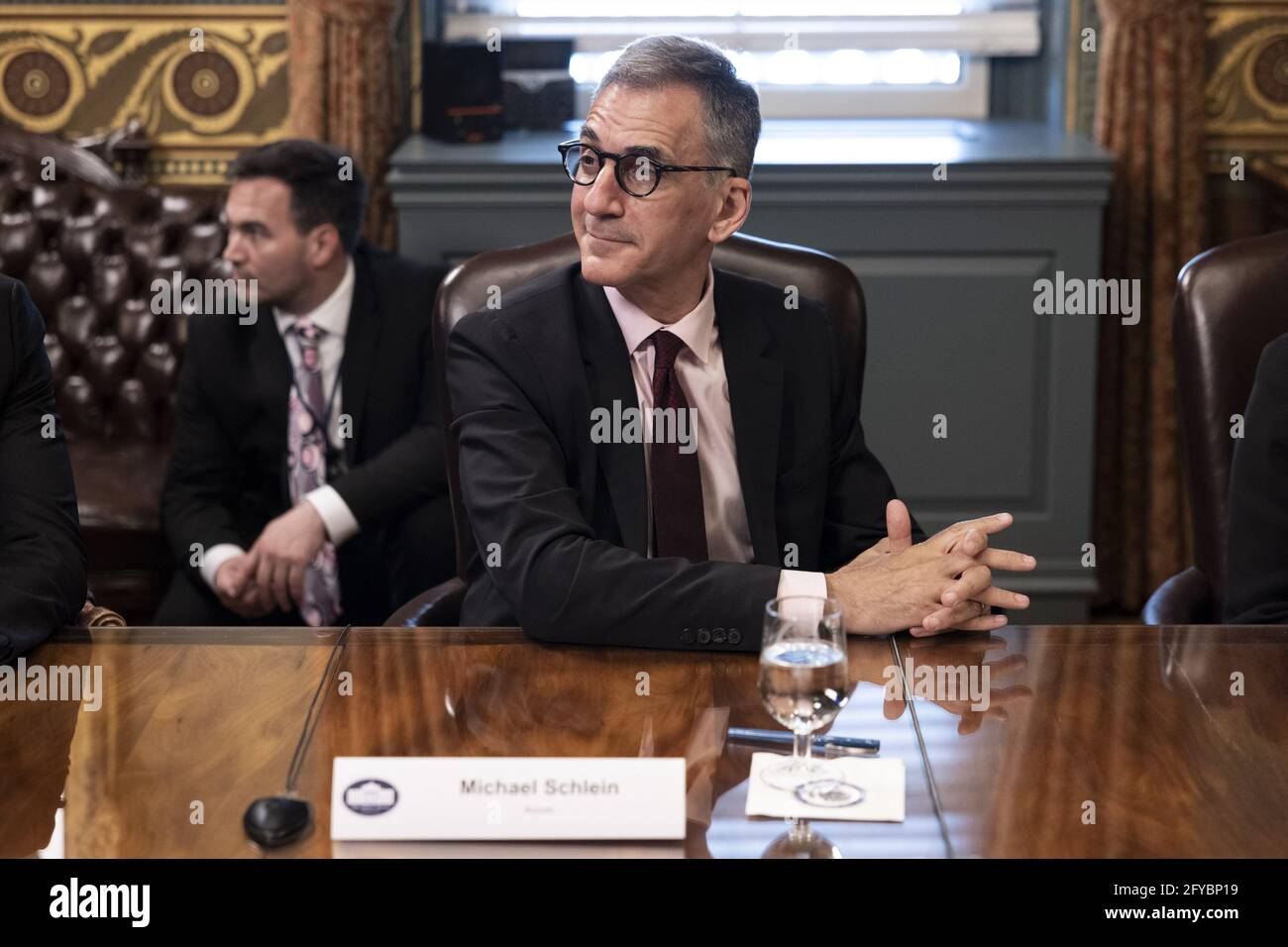 Ceo triangle hi-res stock photography and images - Alamy