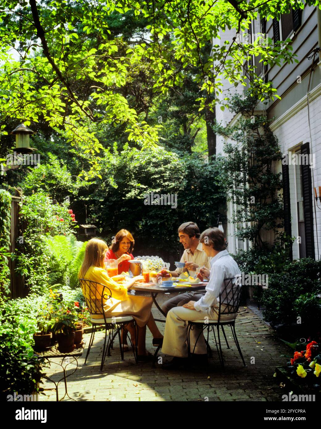 1970s family eating hi-res stock photography and images - Alamy