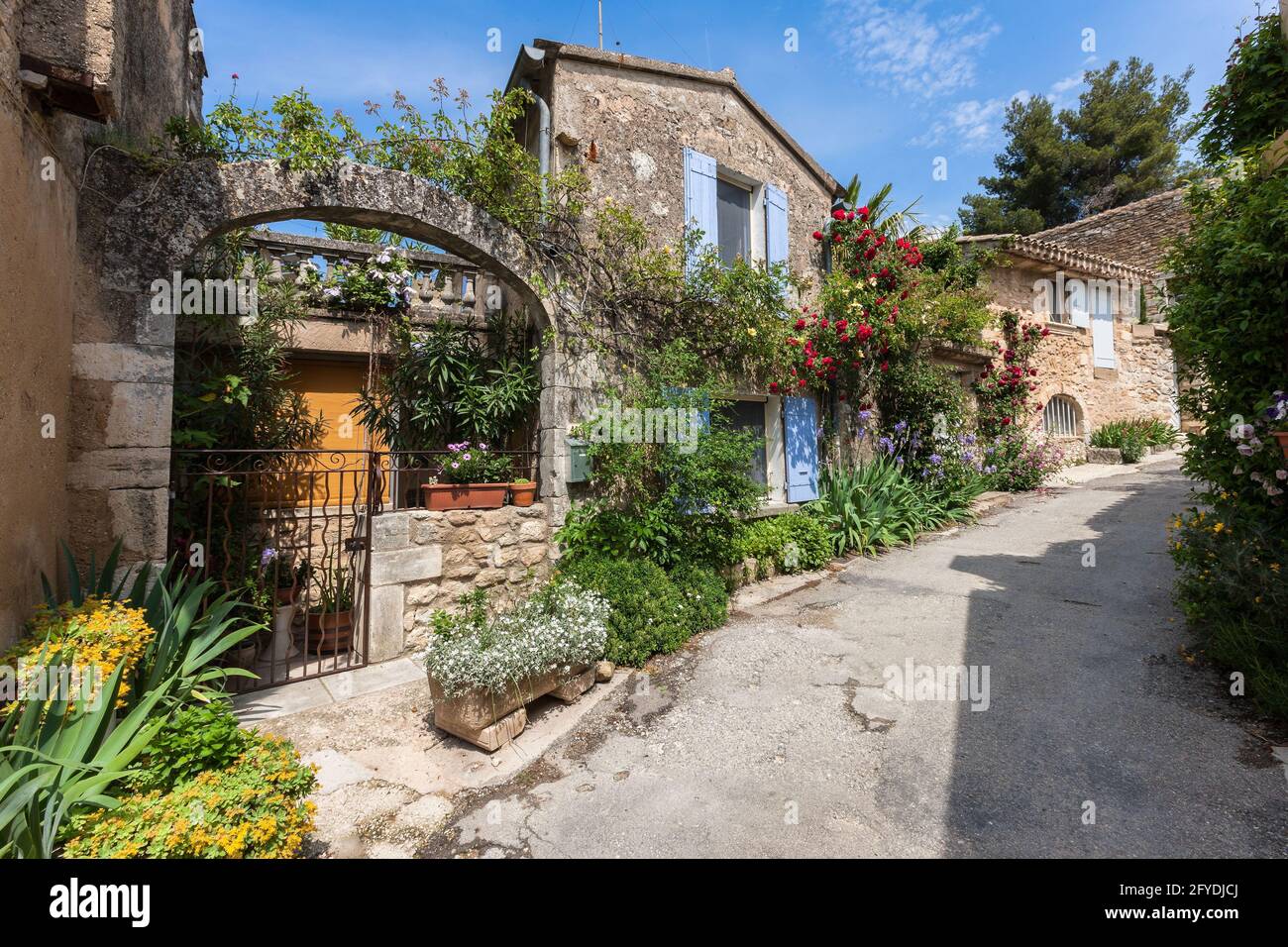FRANCE, LUBERON, VAUCLUSE, 84, OPPEDE-LE-VIEUX, BEAUTIFUL SMALL VILLAGE ...