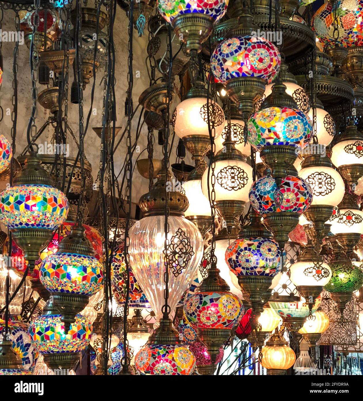 selling traditional lamps in the Grand Bazaar in Istanbul Stock Photo ...