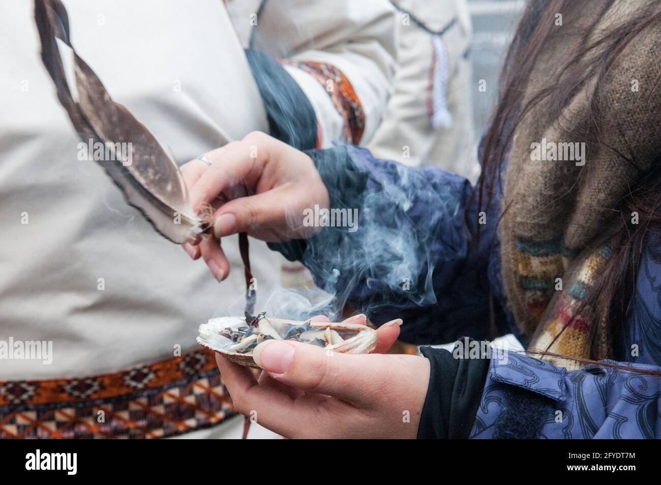 Smudge ceremony canada hi-res stock photography and images - Alamy