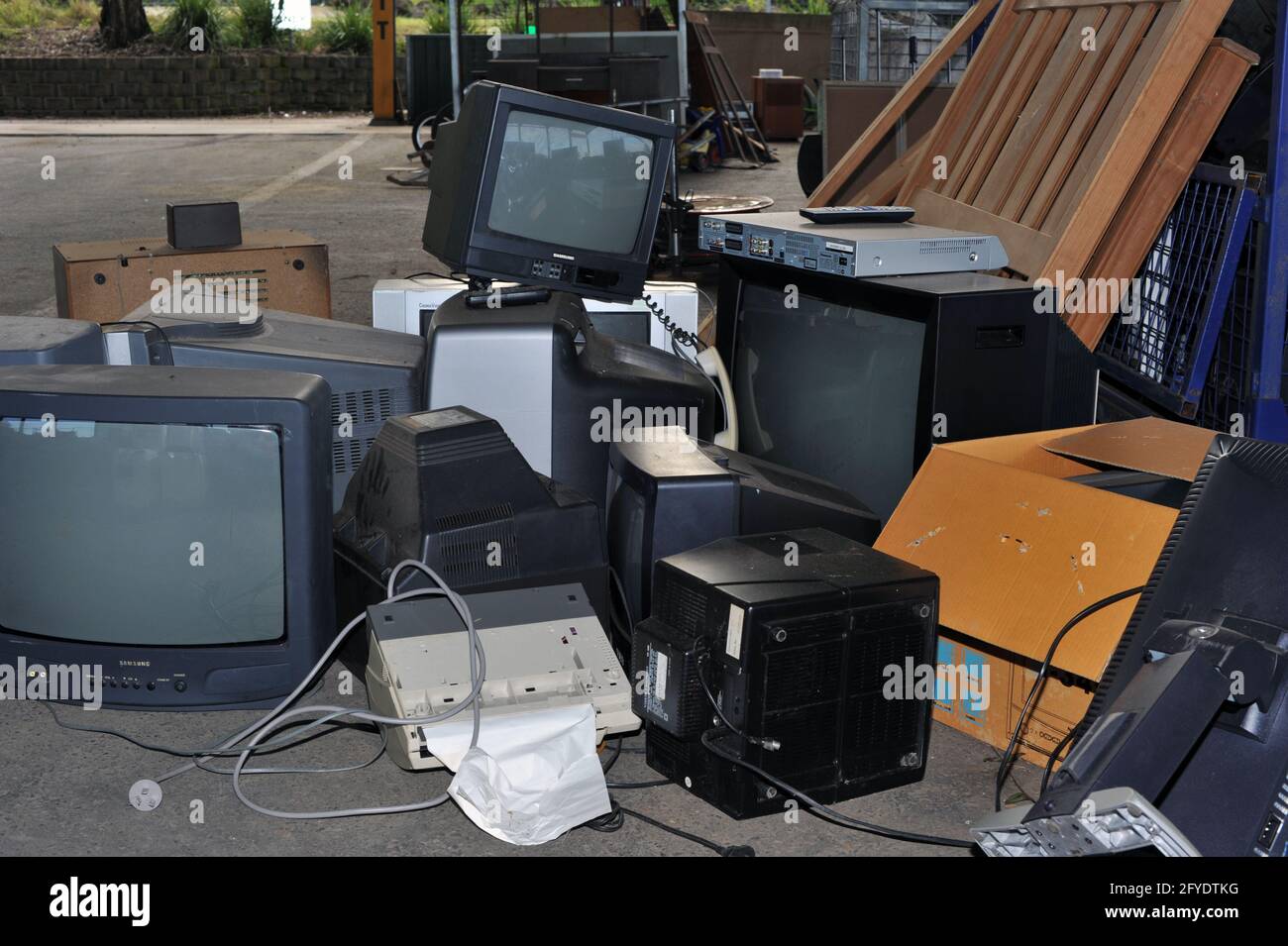Electronic waste recycling hi-res stock photography and images - Alamy
