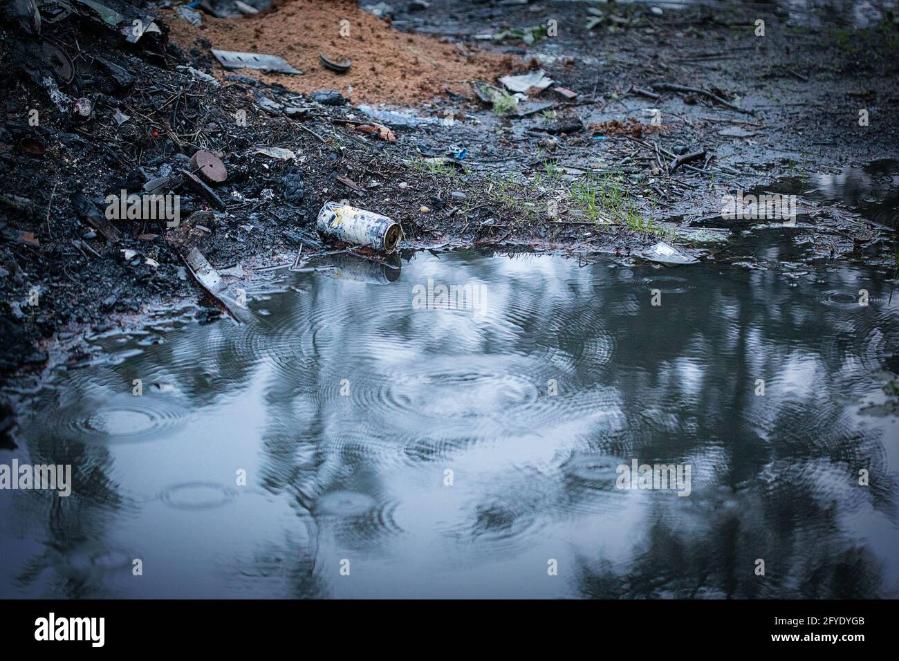 Raining on garbage hi-res stock photography and images - Alamy