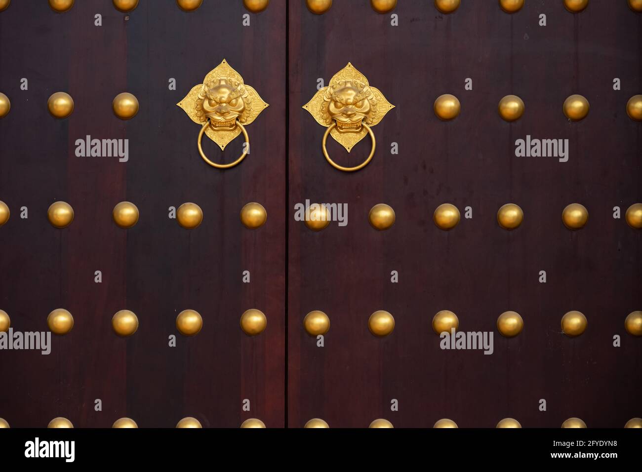 Typical chinese palace gate hi-res stock photography and images - Alamy