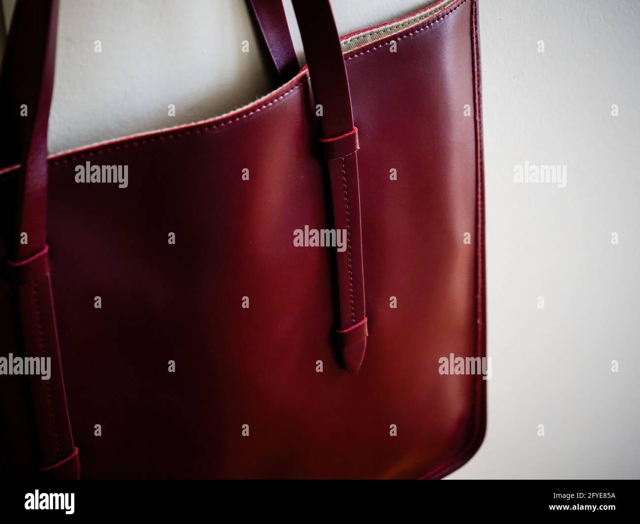 Detail side view of new luxury leather woman purse Stock Photo - Alamy