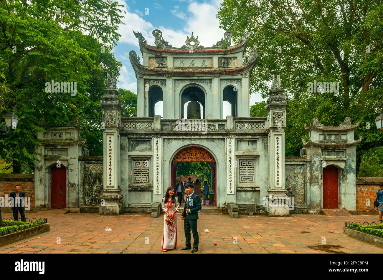 Entrance of temple hi-res stock photography and images - Alamy